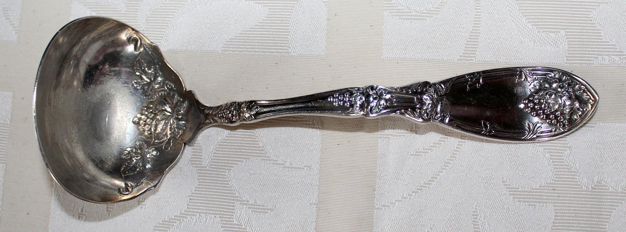 Antik soppslev med vackert druvmotiv märkt Roge.. | Köp på Tradera ...