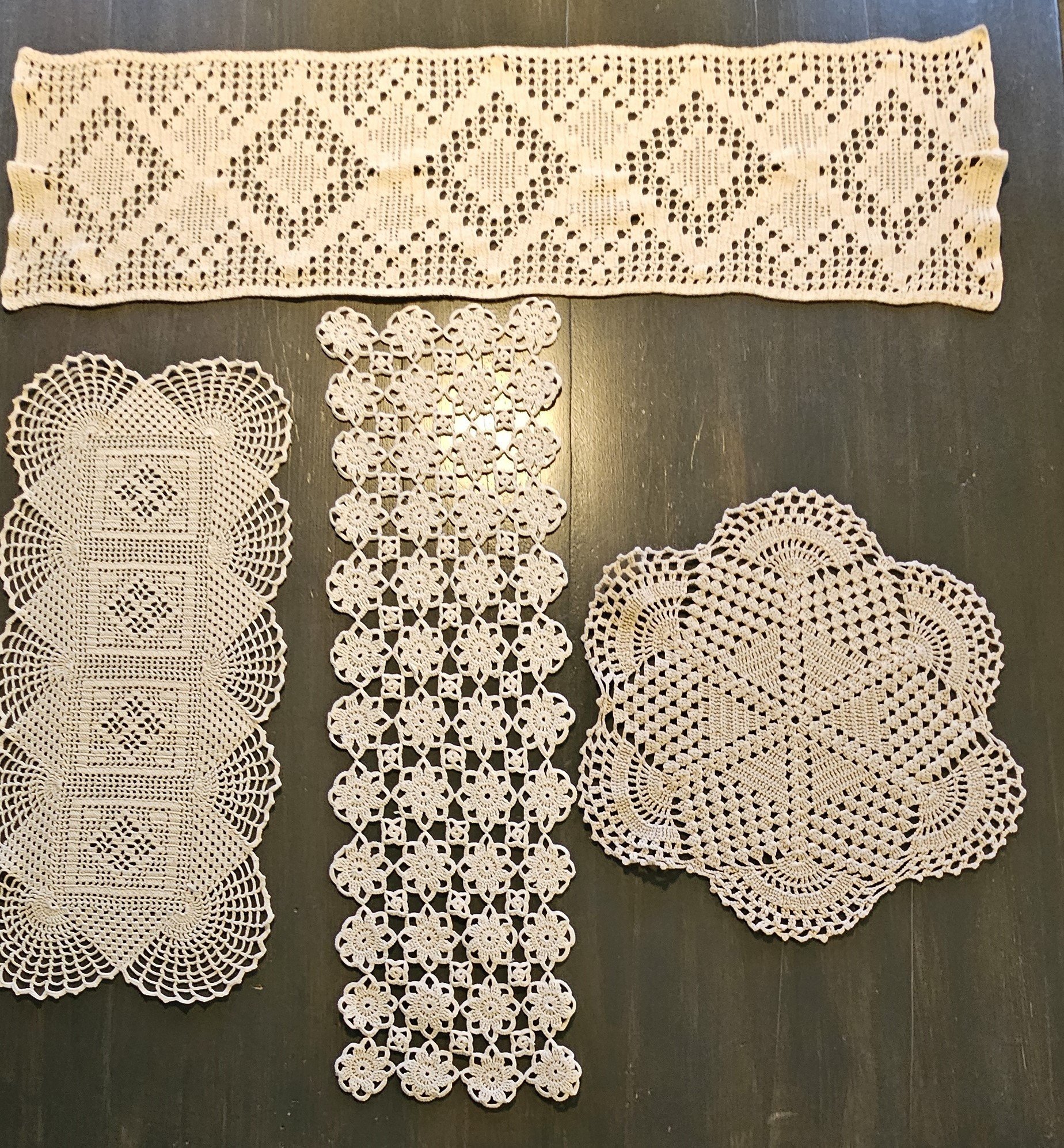 Se produkter som liknar 4 st vackra, virkade dukar. H.. på Tradera ...