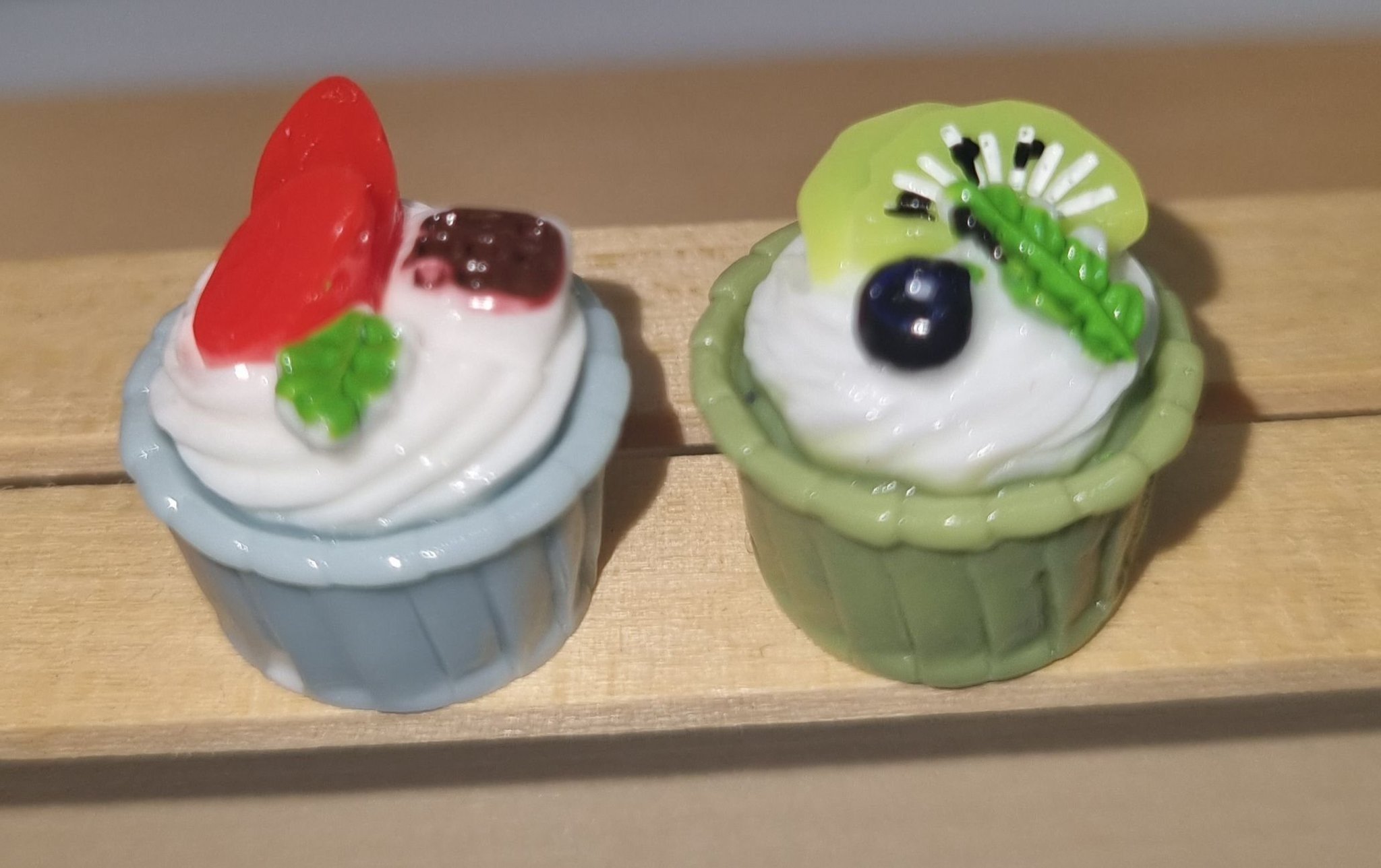 Miniatyrer till dockskåp el tittskåp | Köp på Tradera (690955584)