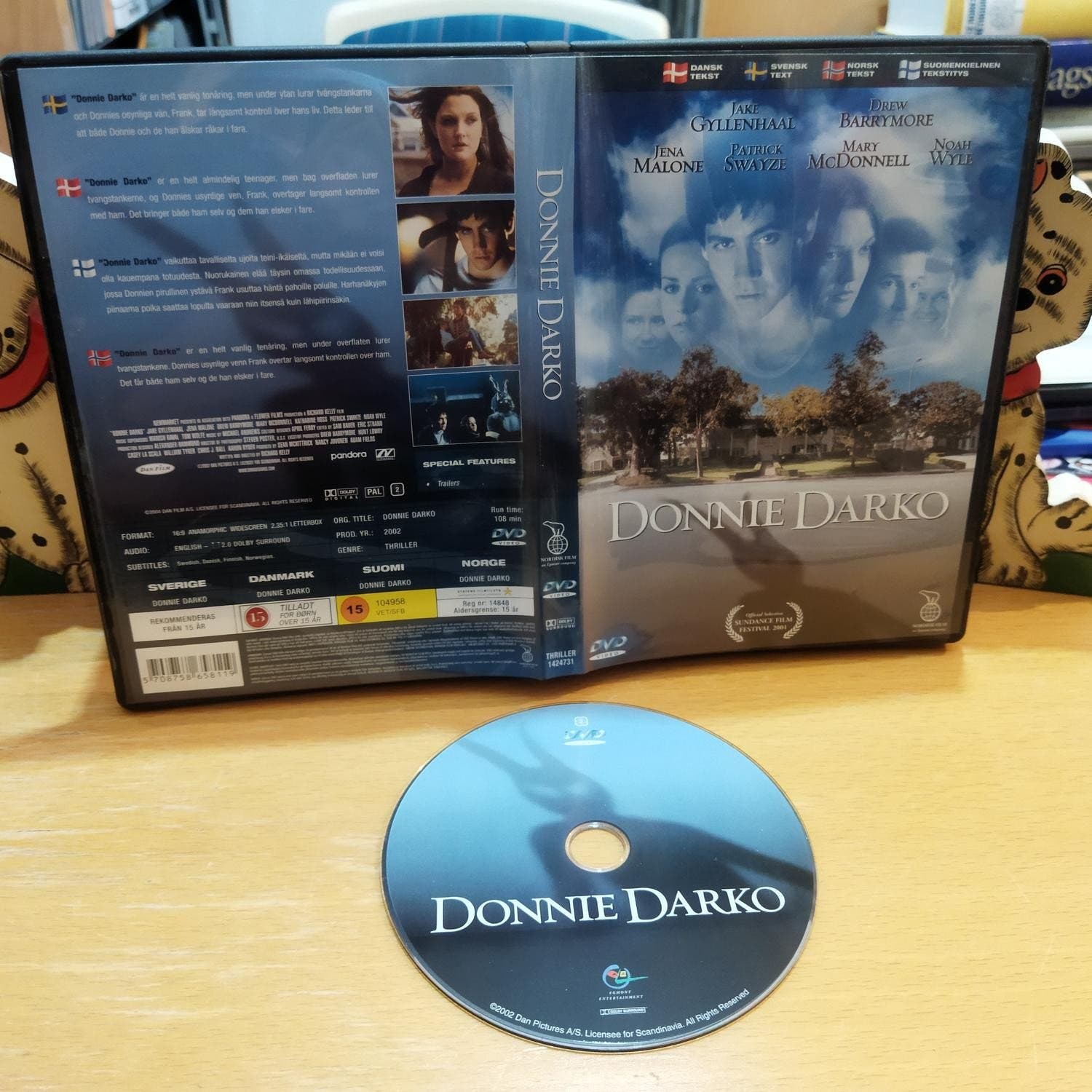 Donnie Darko - Richard Kelly Jake Gyllenhaal Dr.. | Köp på Tradera ...