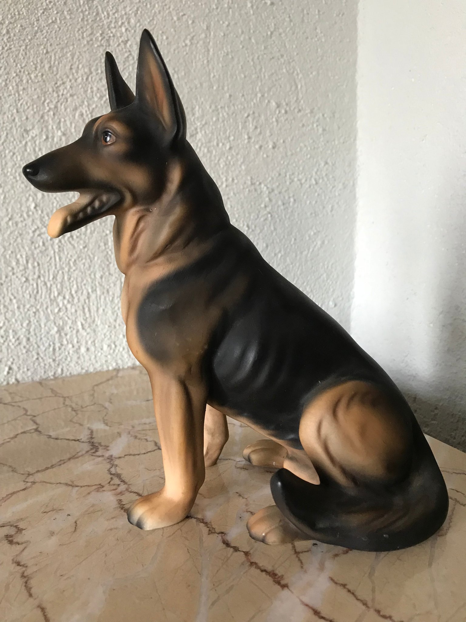 Se produkter som liknar Stor fin schäfer hund i porsl.. på Tradera ...