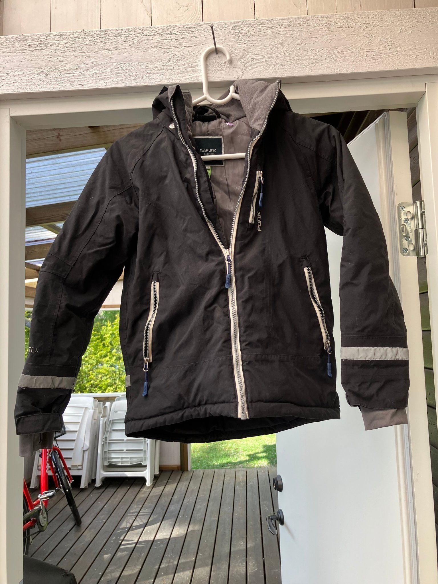 Se produkter som liknar 157% FUNK svart jacka, storle.. på Tradera ...