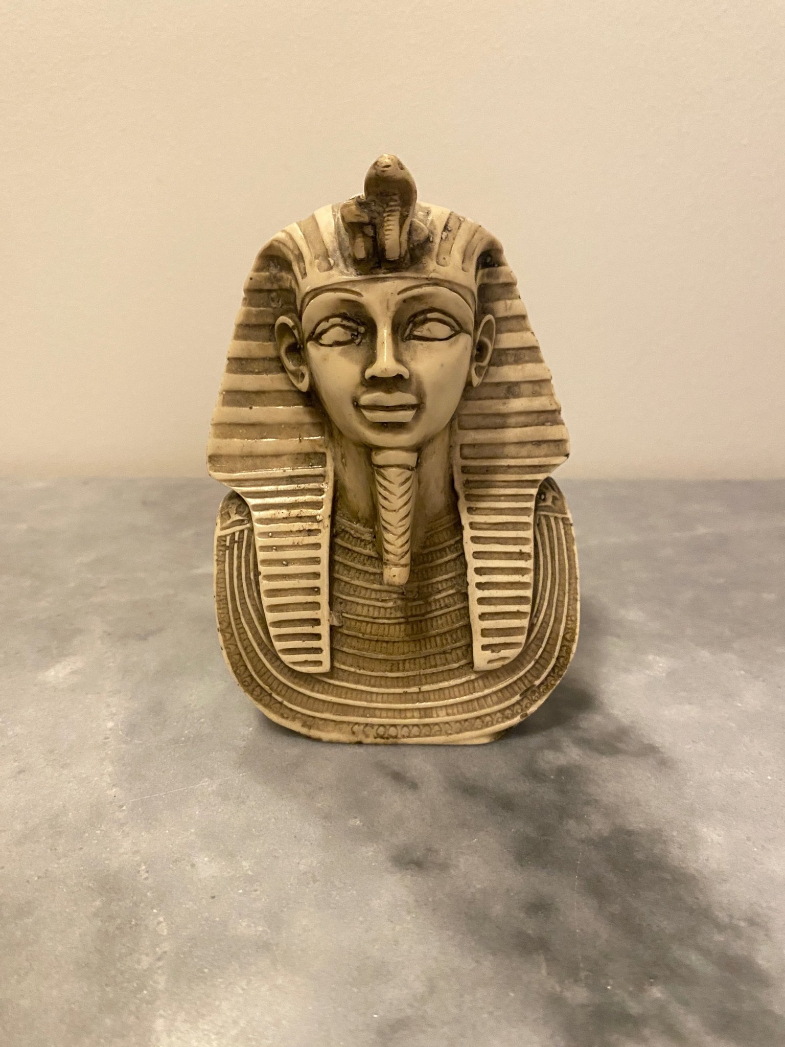 Se produkter som liknar Stenskulptur Farao på Tradera (596476669)