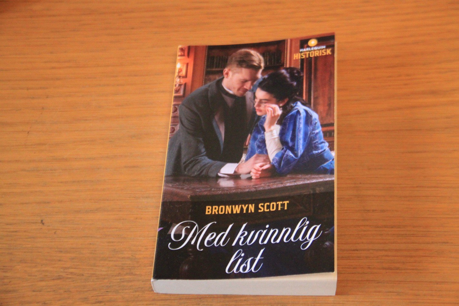 Harlequin historisk Bronwyn Scott - Med kvinnli.. | Köp på Tradera ...