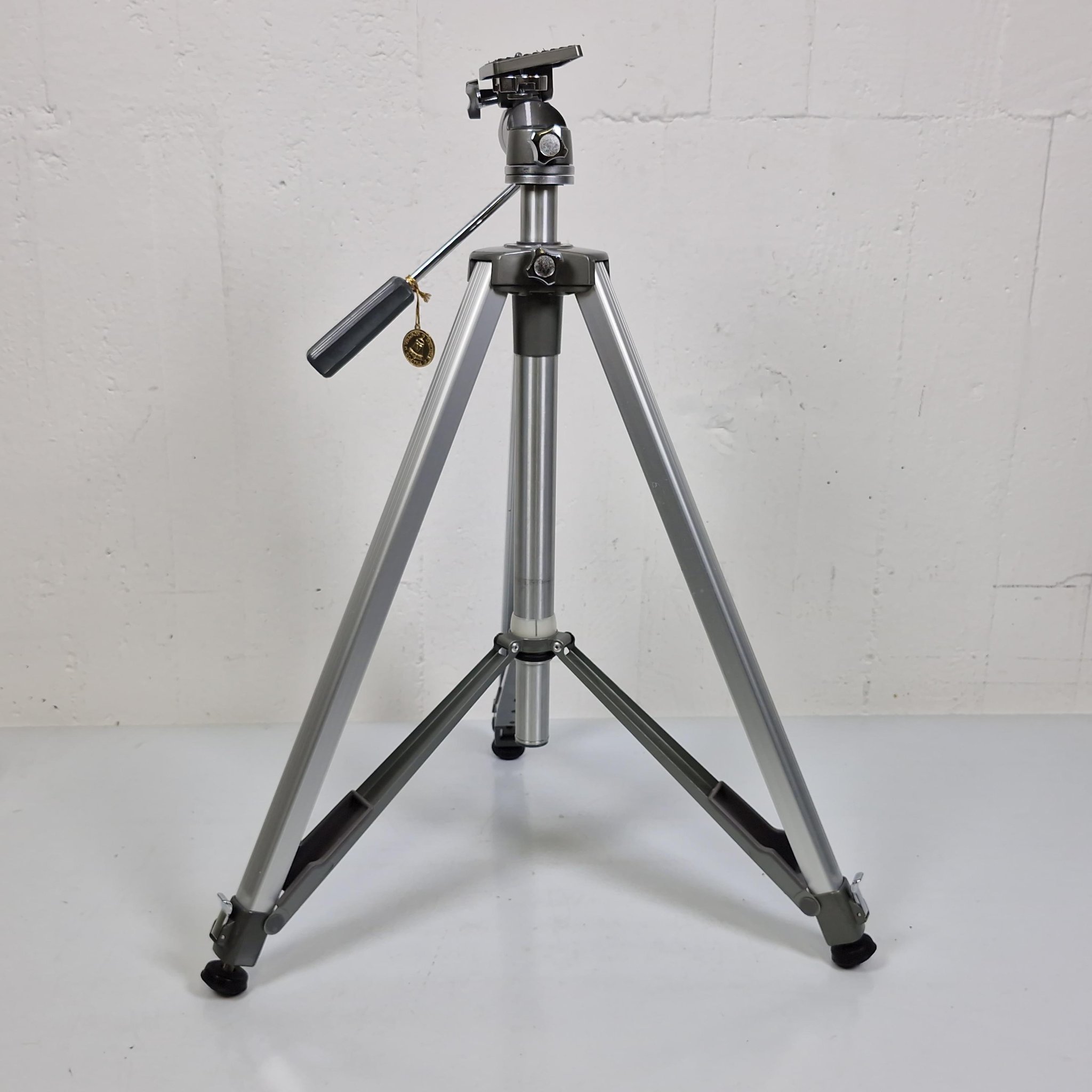 Se produkter som liknar Kamerastativ i metall - VELBO.. på Tradera ...