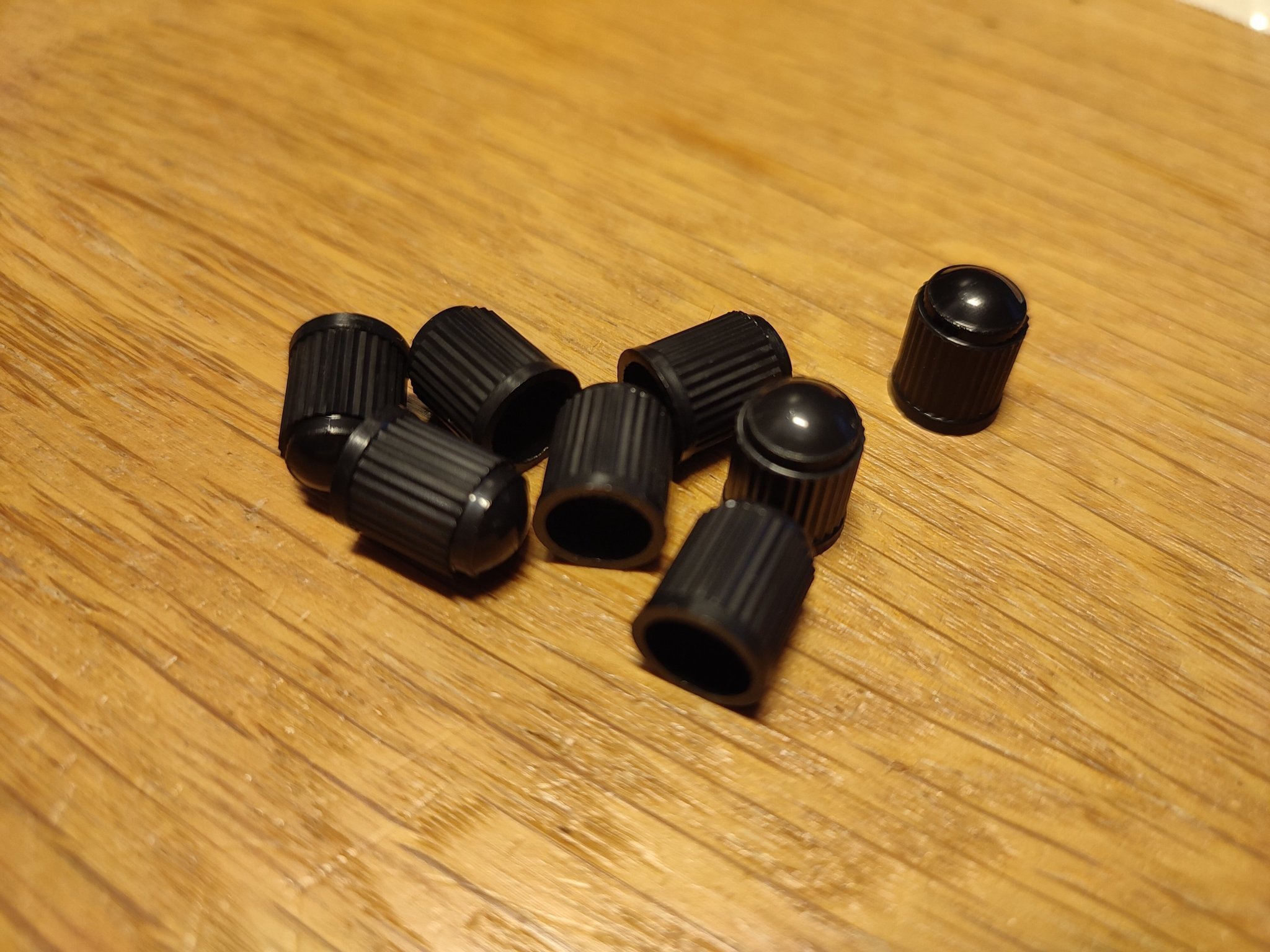 Se produkter som liknar Nya ventilhattar 8Pack på Tradera (696705436)