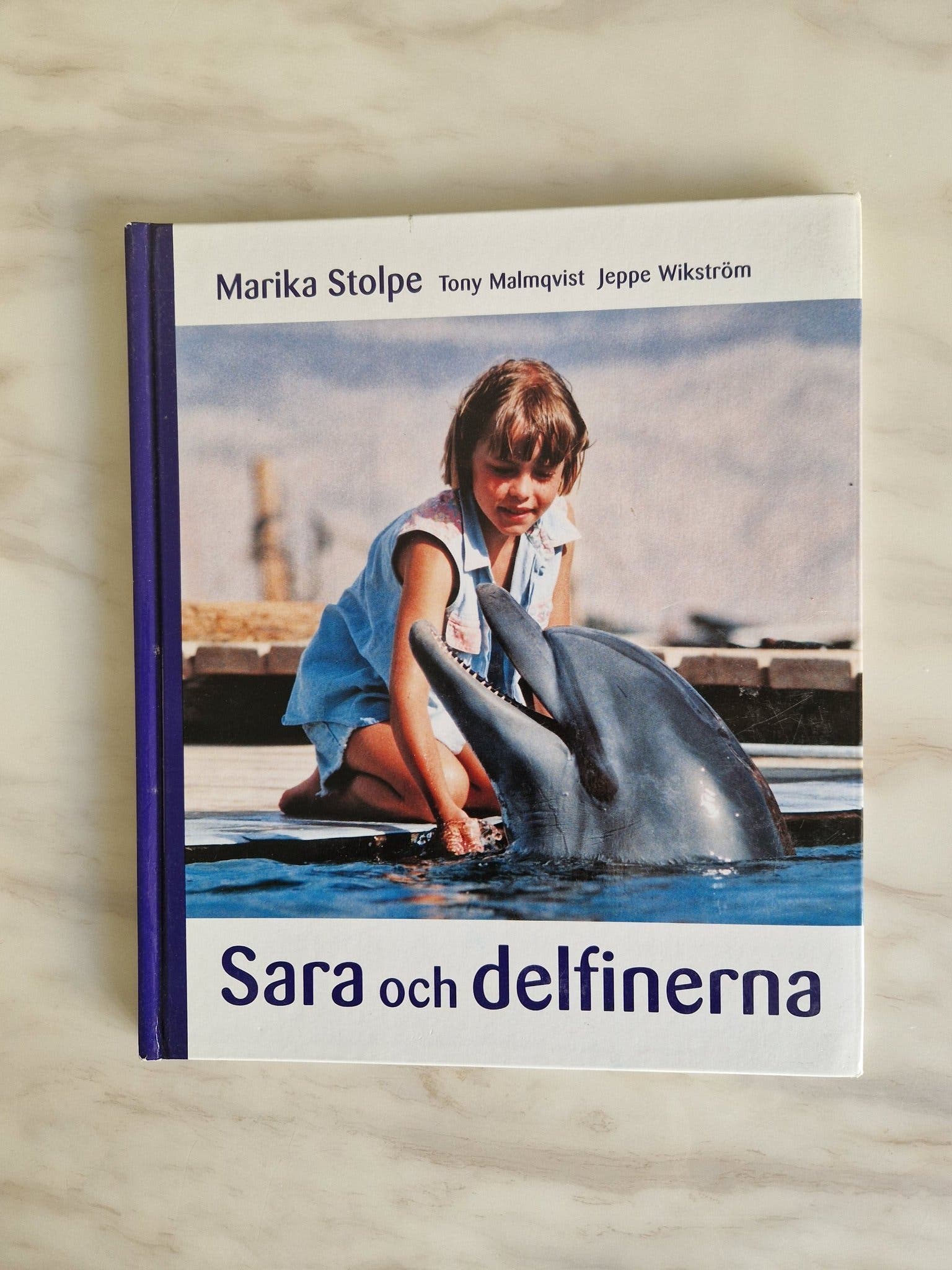 Barnbok Sara och delfinerna | Köp på Tradera (635071049)