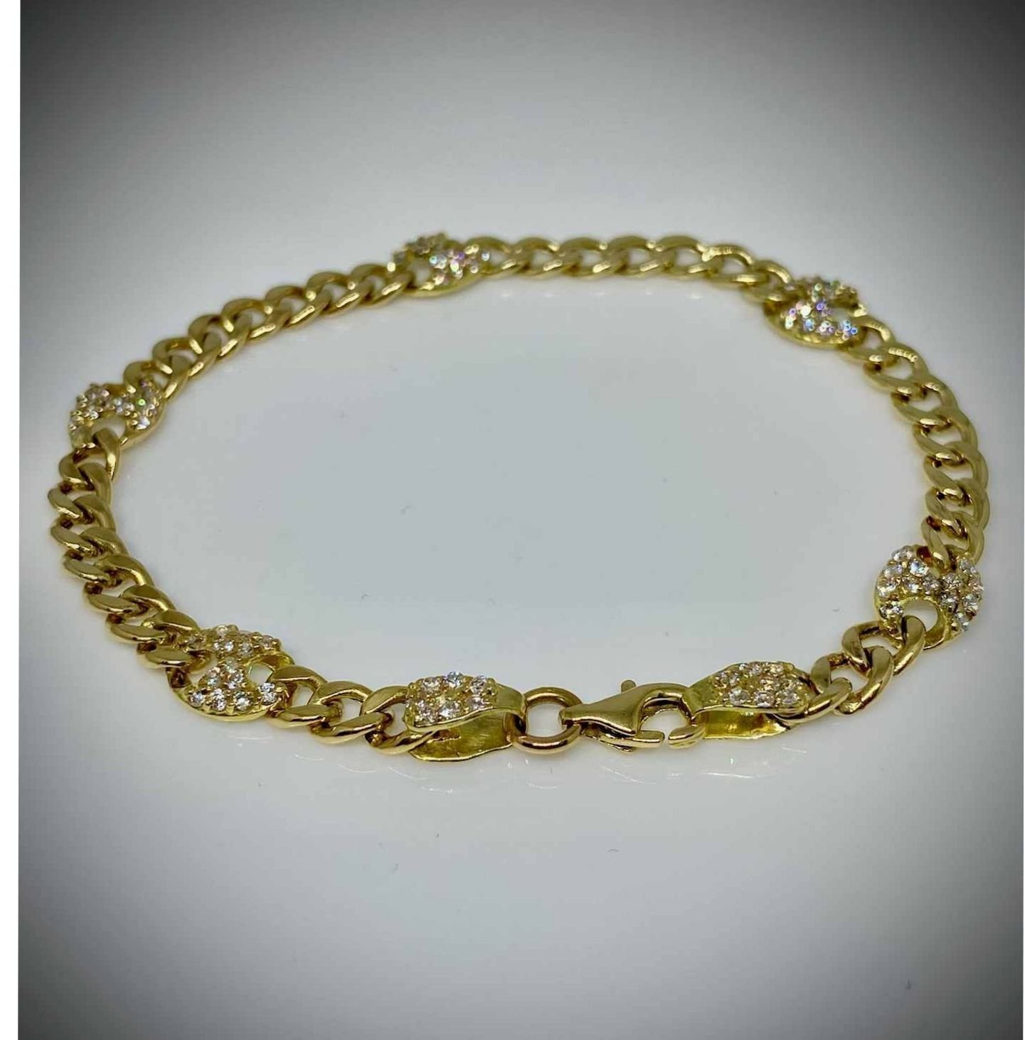 Se produkter som liknar Pansar armband i 18k guld med.. på Tradera ...