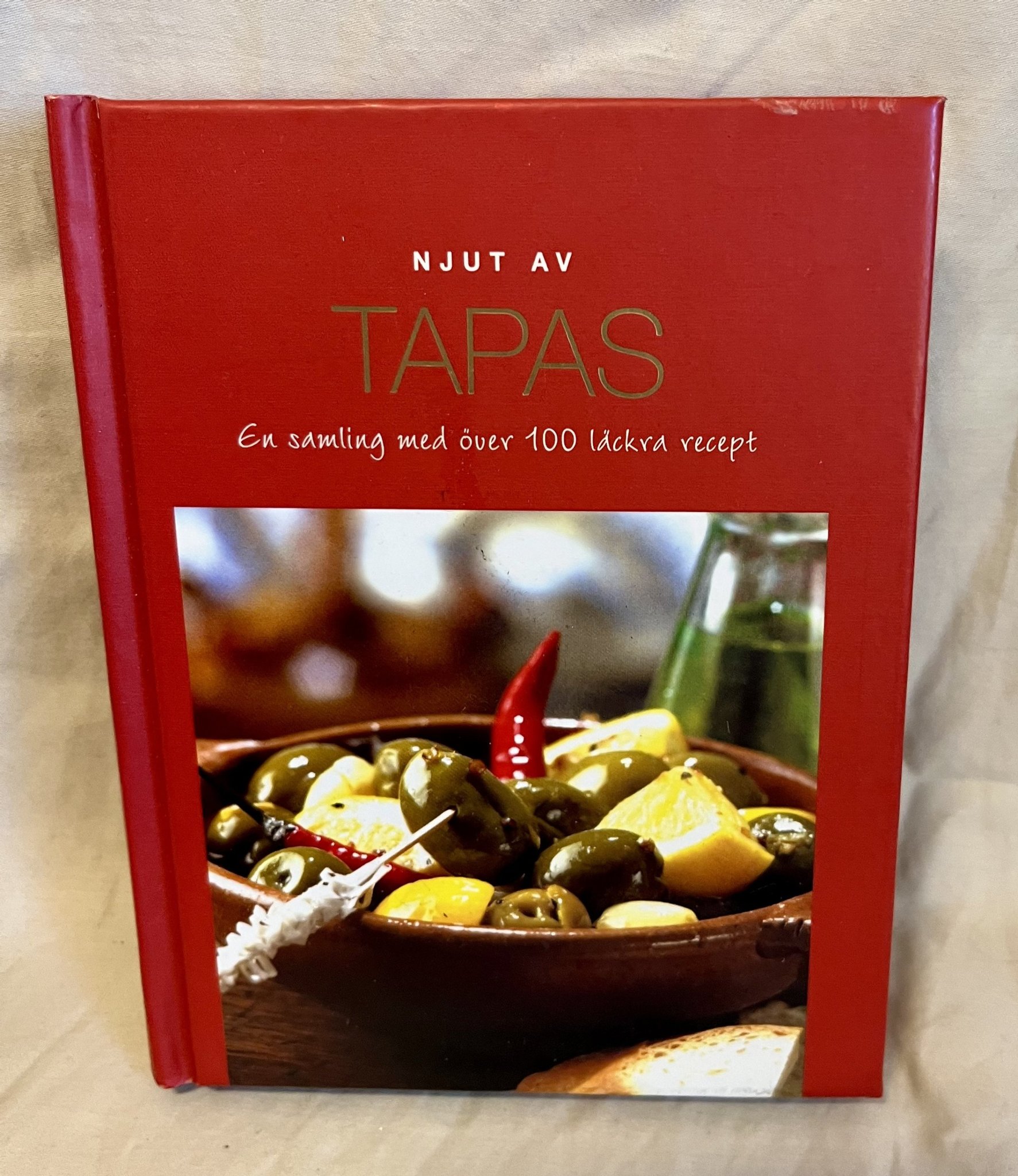 Se produkter som liknar Njut av Tapas! Nyskick med ma.. på Tradera ...