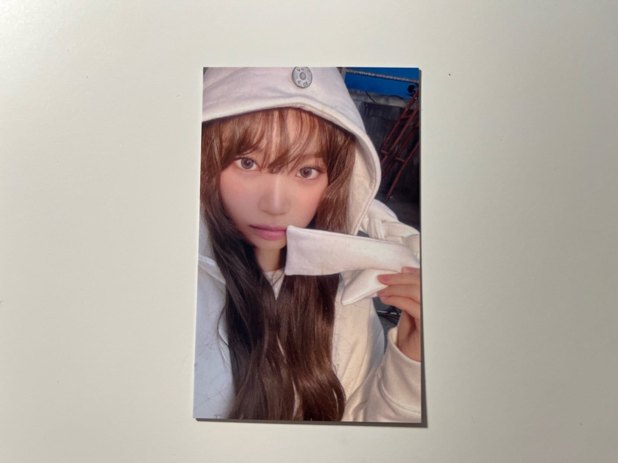 Se produkter som liknar LE SSERAFIM Easy Chaewon PC på Tradera (629122283)
