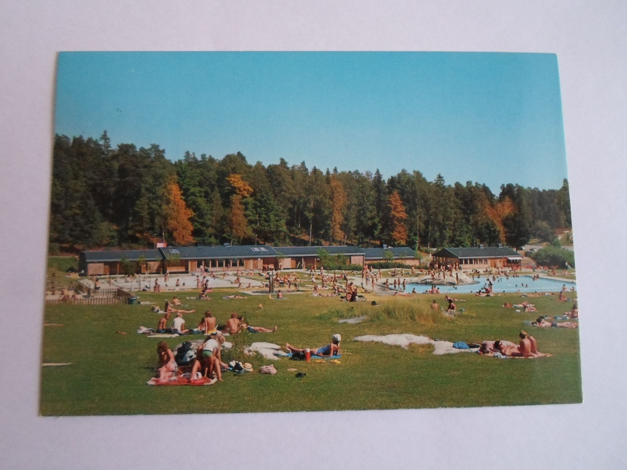 Lidingö Breviksbadet Sommar bild med folkliv m m | Köp på Tradera ...
