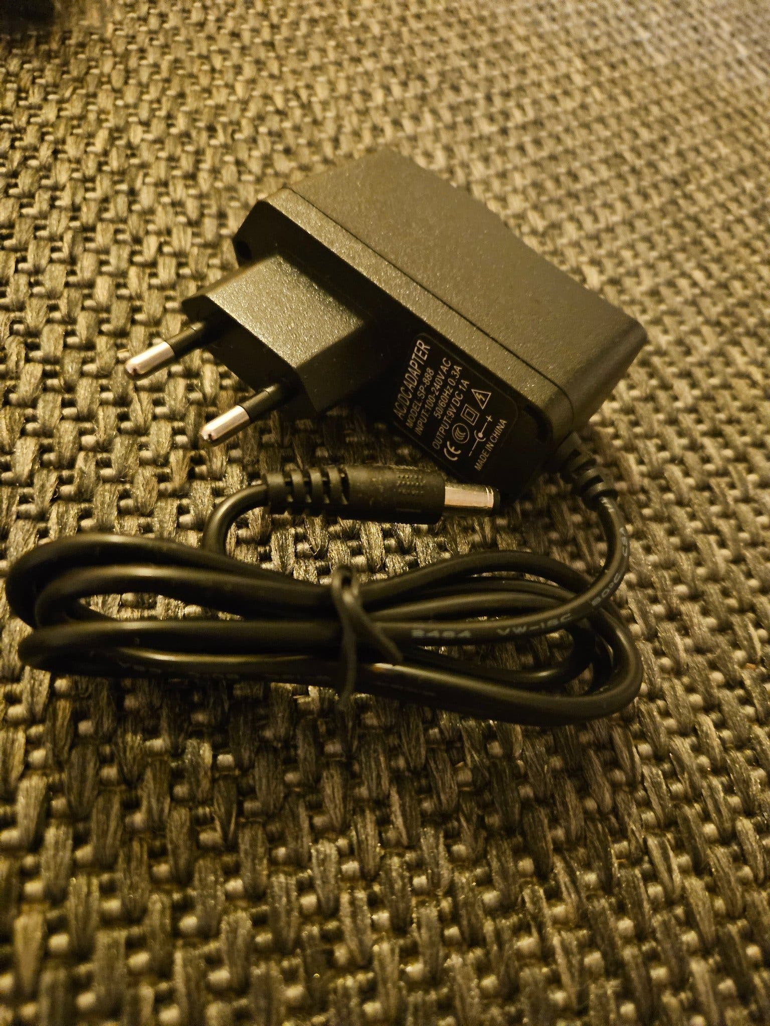 Nintendo 8 bits AC/DC Strömadapter - NES/SNES | Köp på Tradera (668014276)