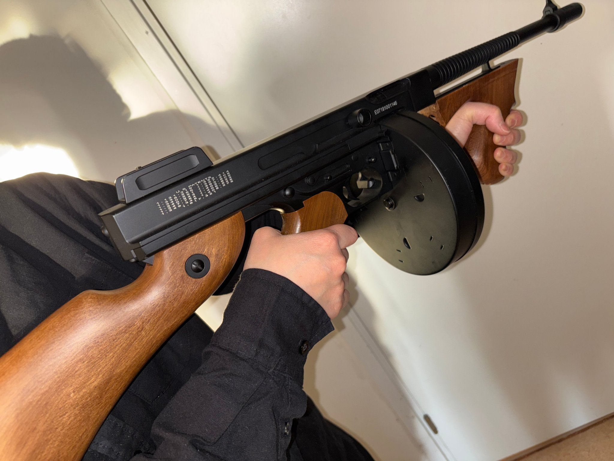 Airsoft Thompson maskingevär / Submachine Gun i.. | Köp på Tradera ...
