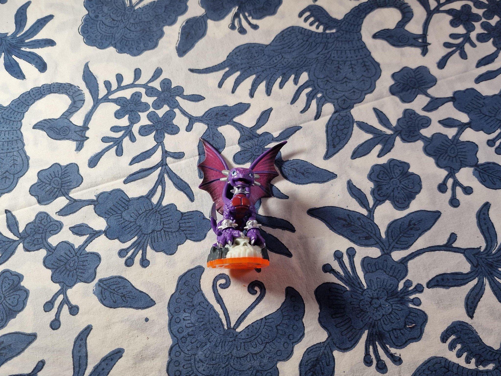 Skylanders Giants Cynder Purple.. | Köp från GameheroSe på Tradera ...