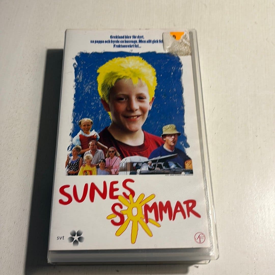 Se produkter som liknar Sunes Sommar VHS på Tradera (699920943)