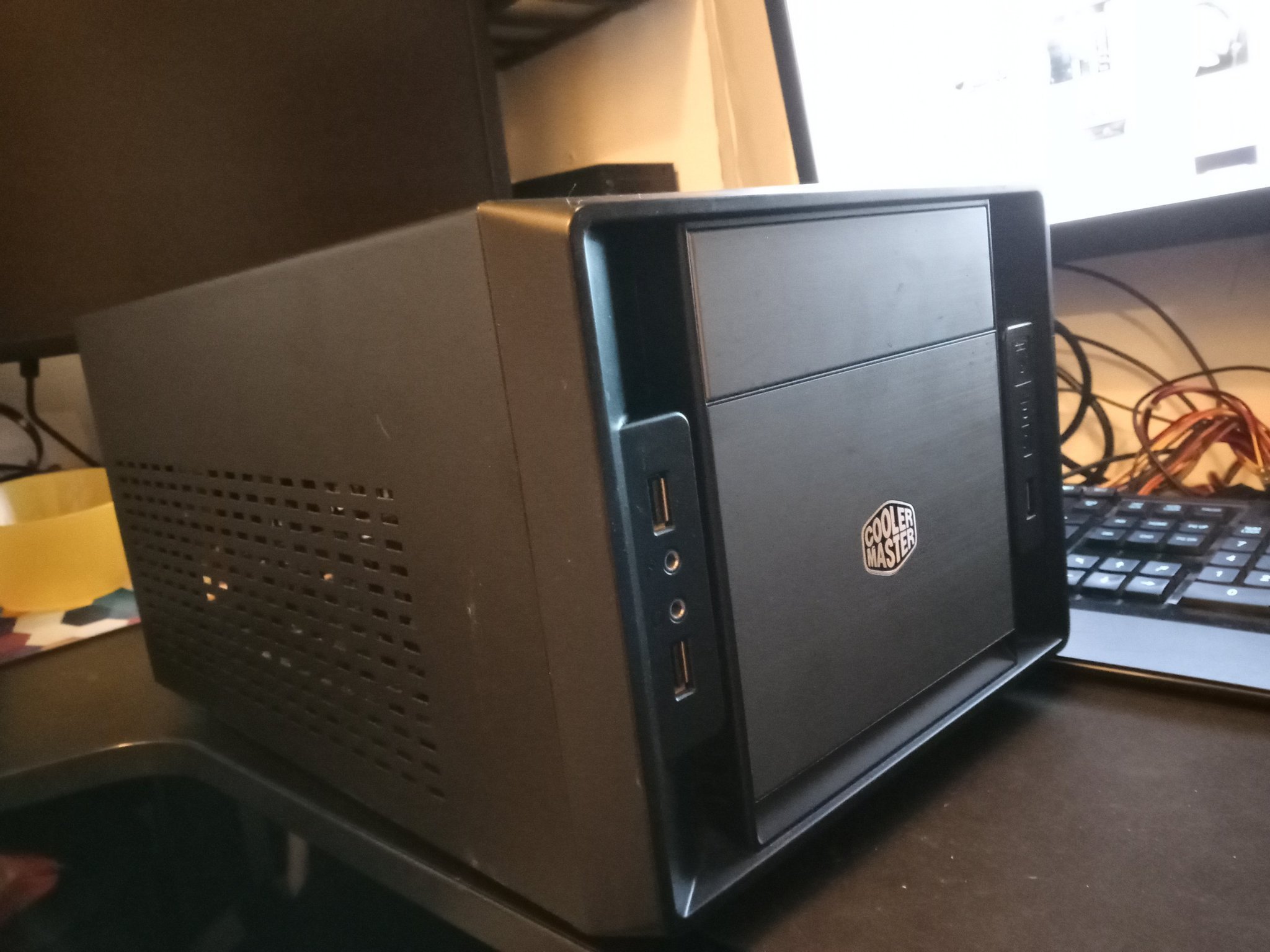 Se produkter som liknar Barebones dator #7 chassi, mo.. på Tradera ...