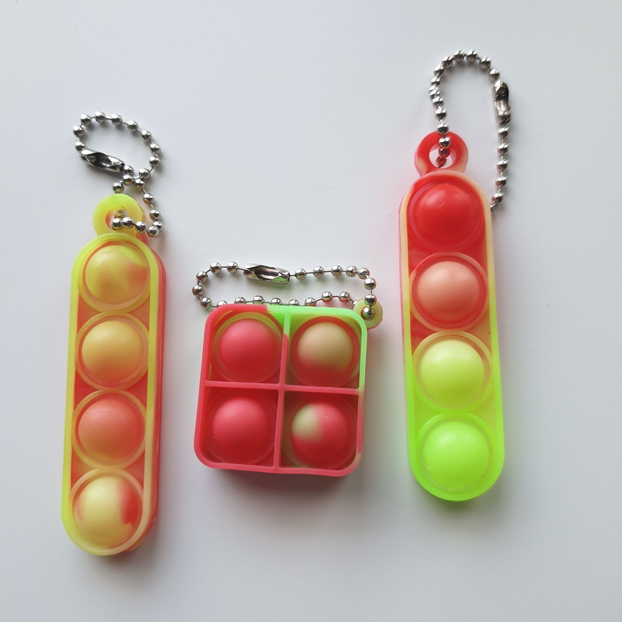 3st röd/grön pop-it/fidget toys, nyckelring | Köp på Tradera (734381370)