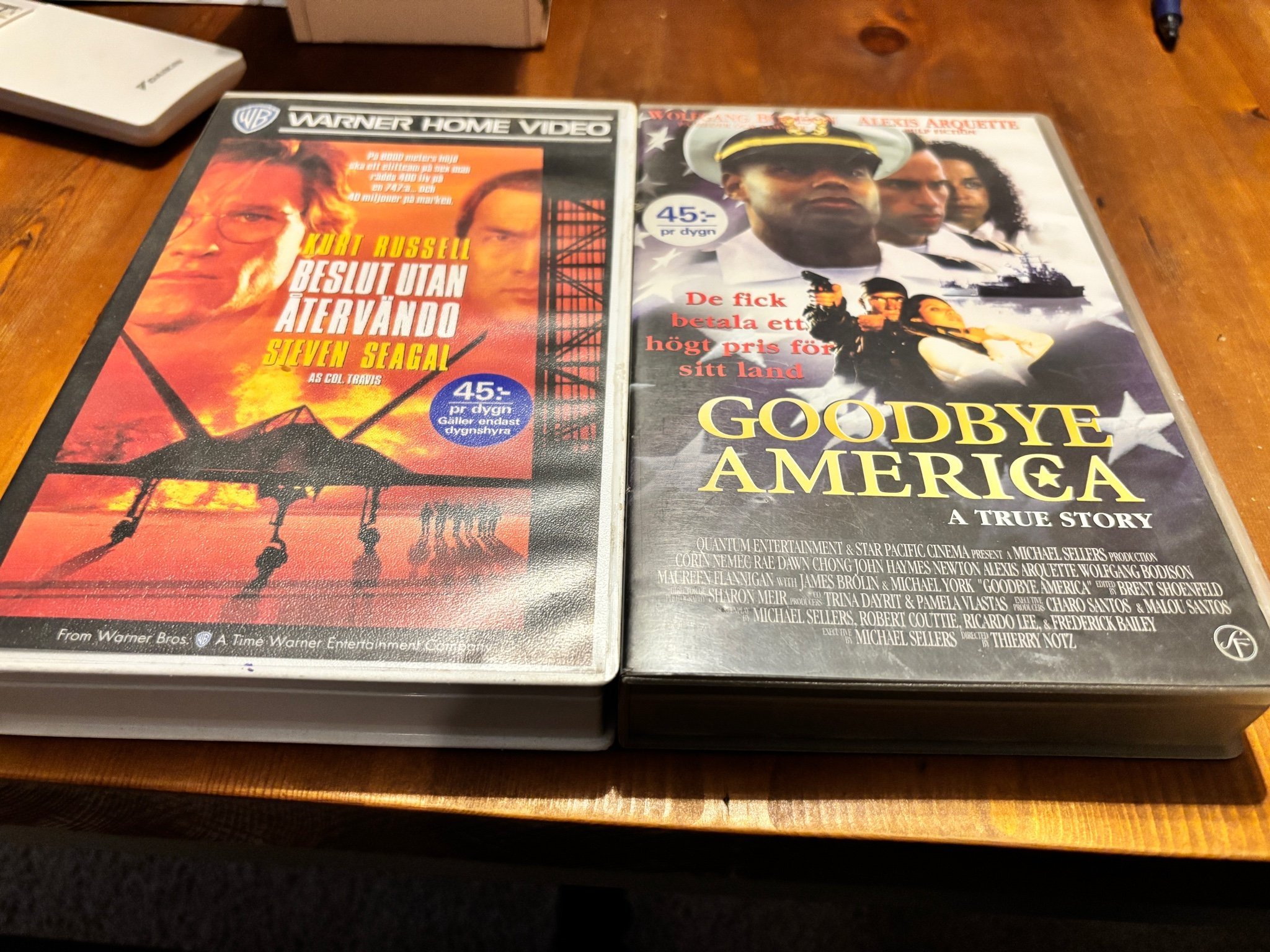 Se produkter som liknar 2st hyr VHS filmer beslut uta.. på Tradera ...