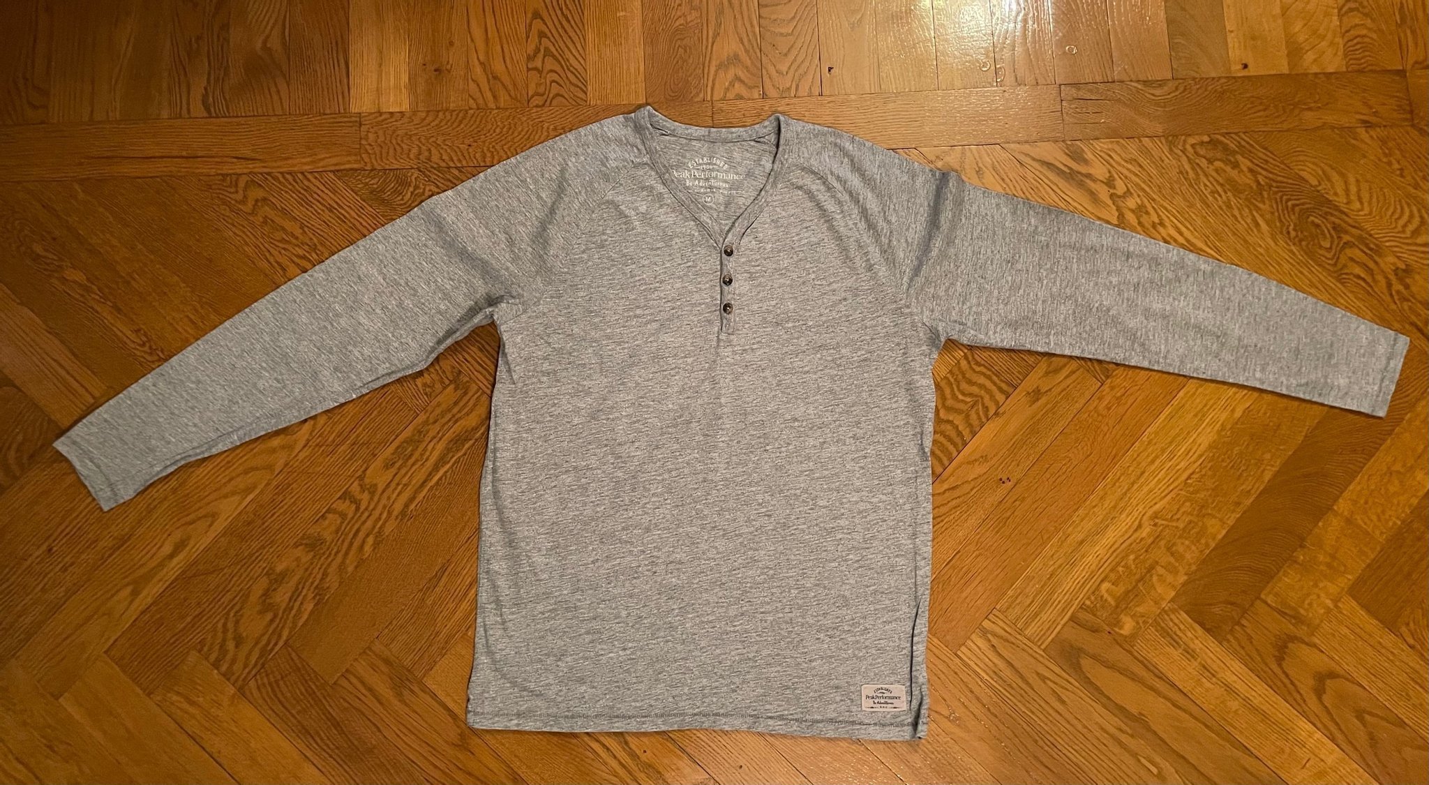 Mycket Snygg Peak Performance T-shirt långärmad | Köp på Tradera ...