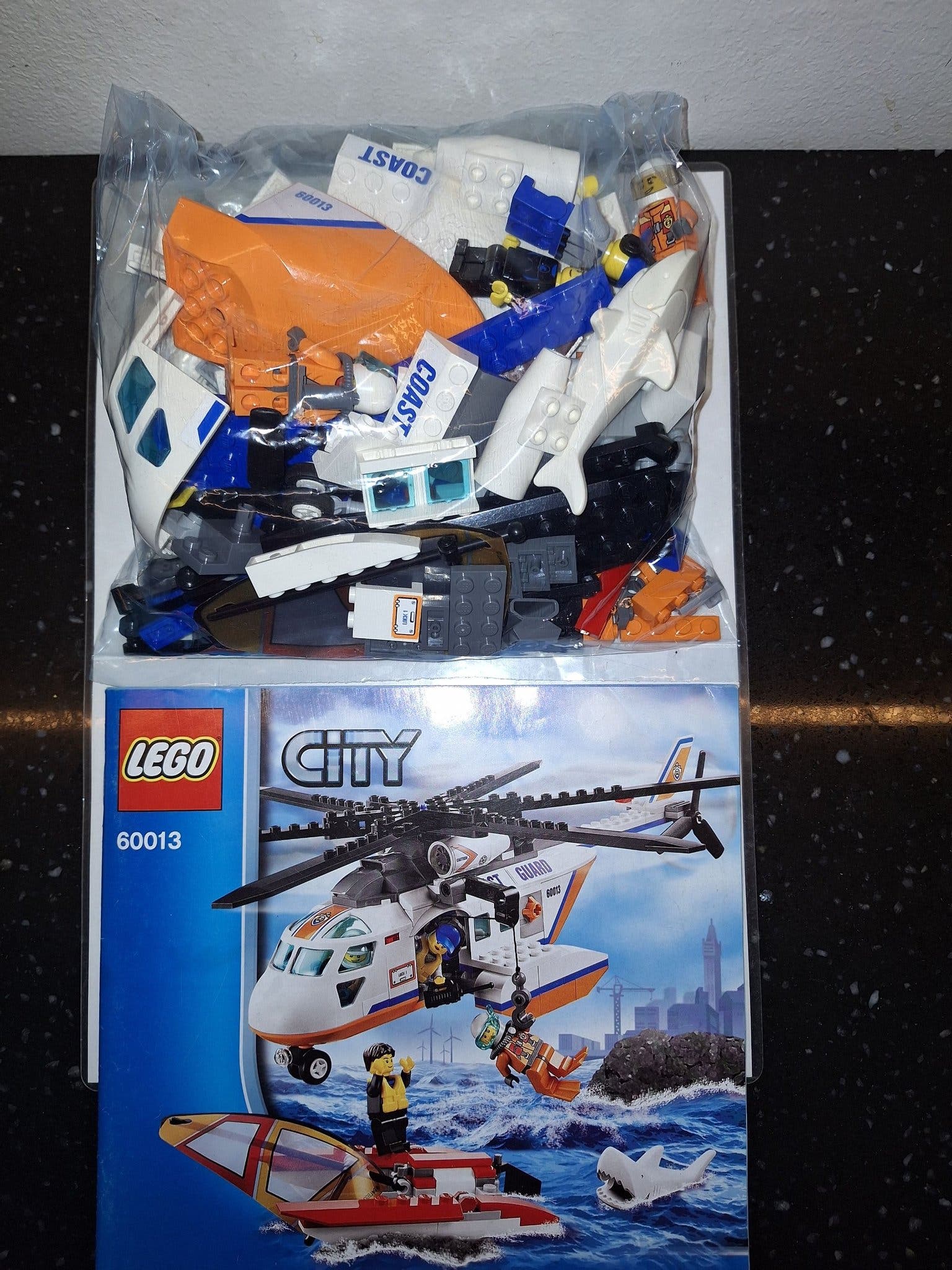 Se produkter som liknar LEGO City 60013 Coast Guard H.. på Tradera ...