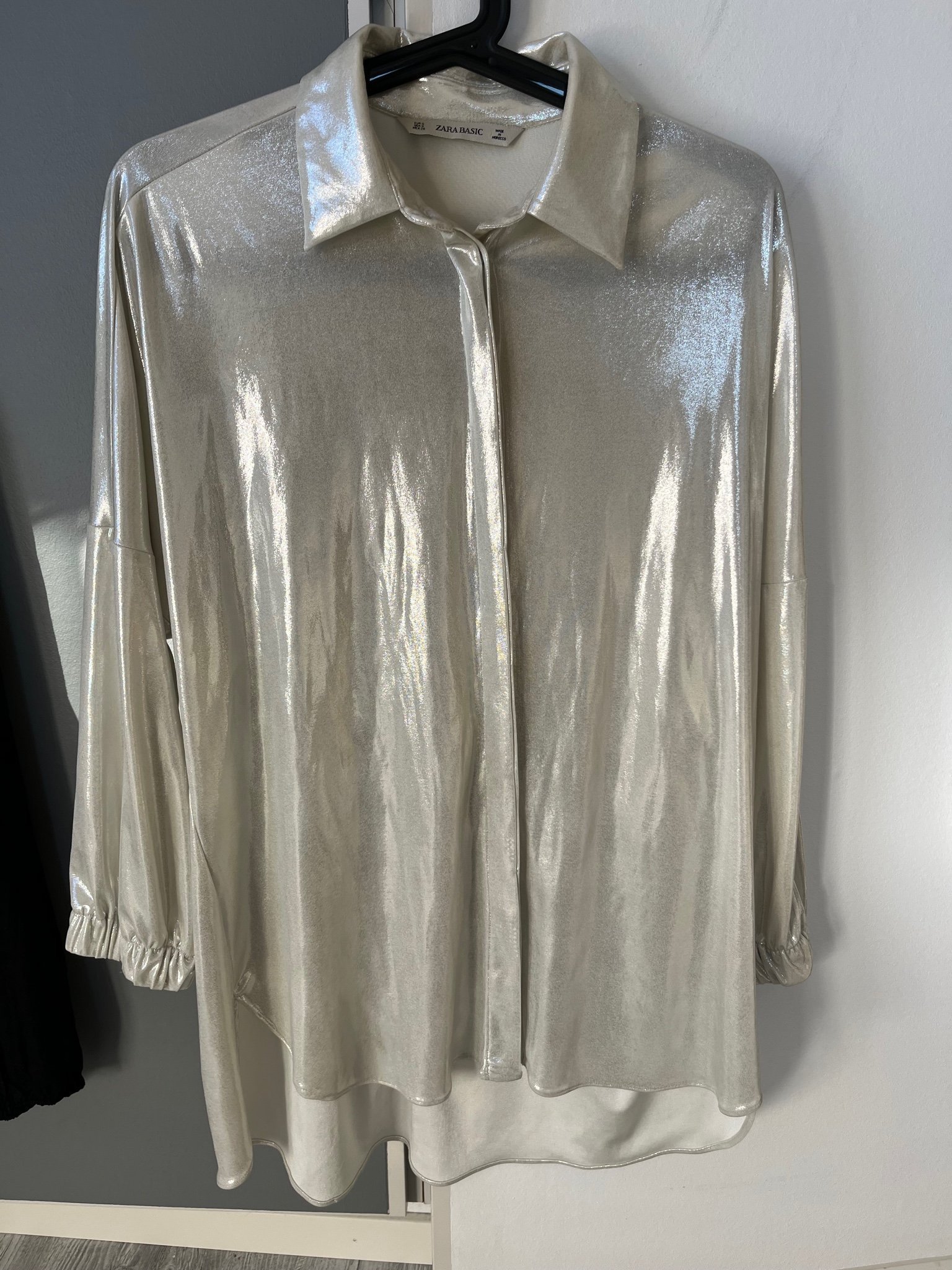 Zara Basic glansig skjorta, storlek S | Köp på Tradera (713165275)