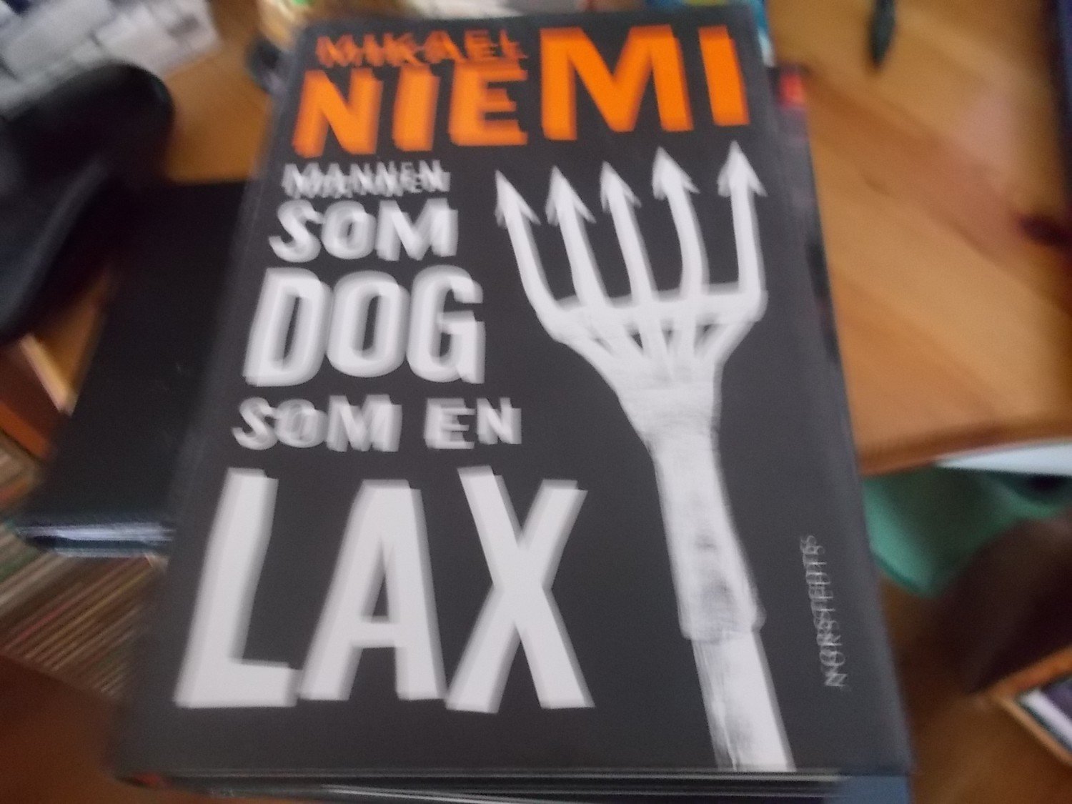 INBUNDEN BOK MIKAEL NIEMI MANNEN SOM DOG SOM EN.. | Köp på Tradera ...