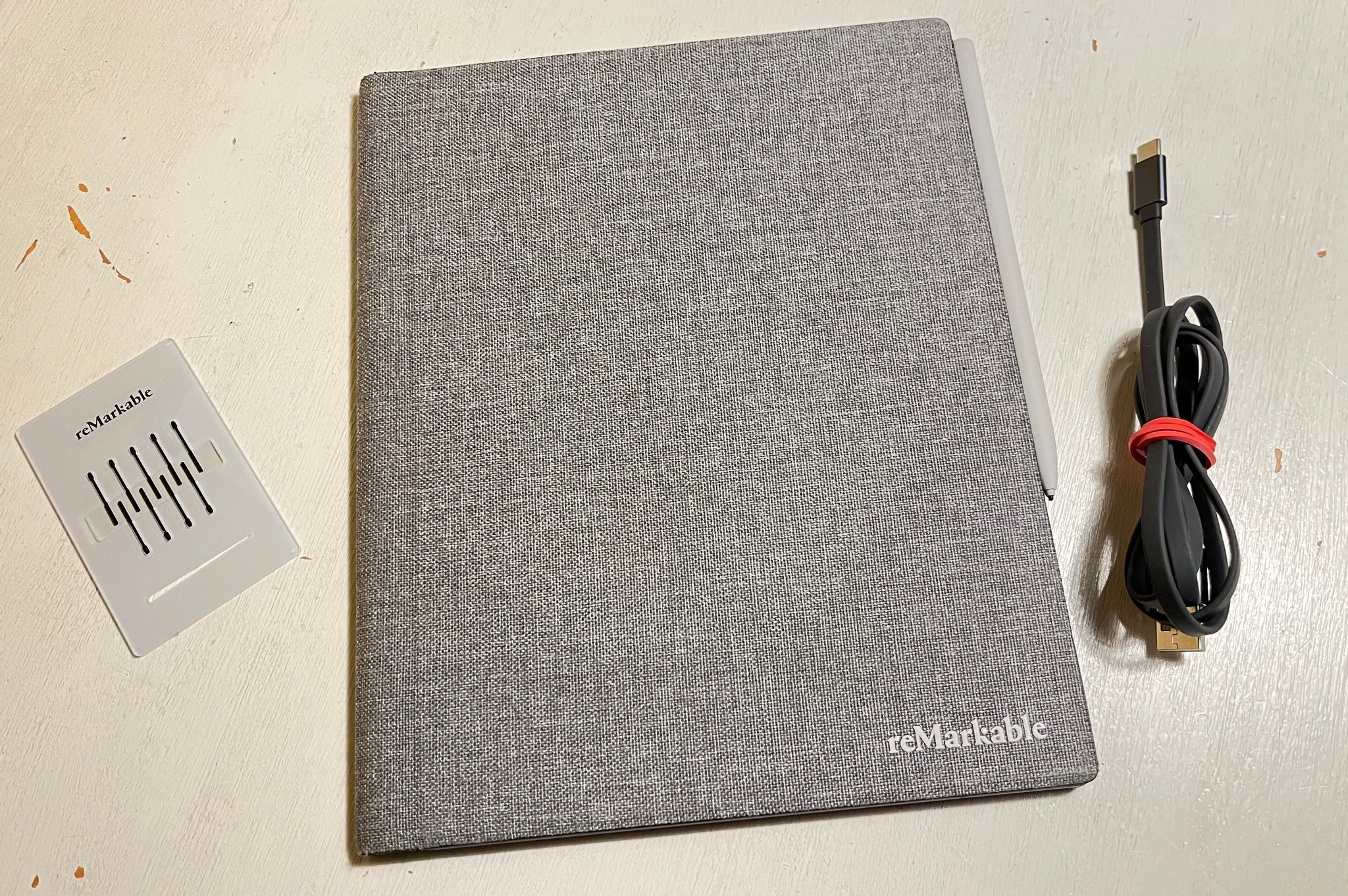 Se produkter som liknar Remarkable 2 med fodral på Tradera (701750279)