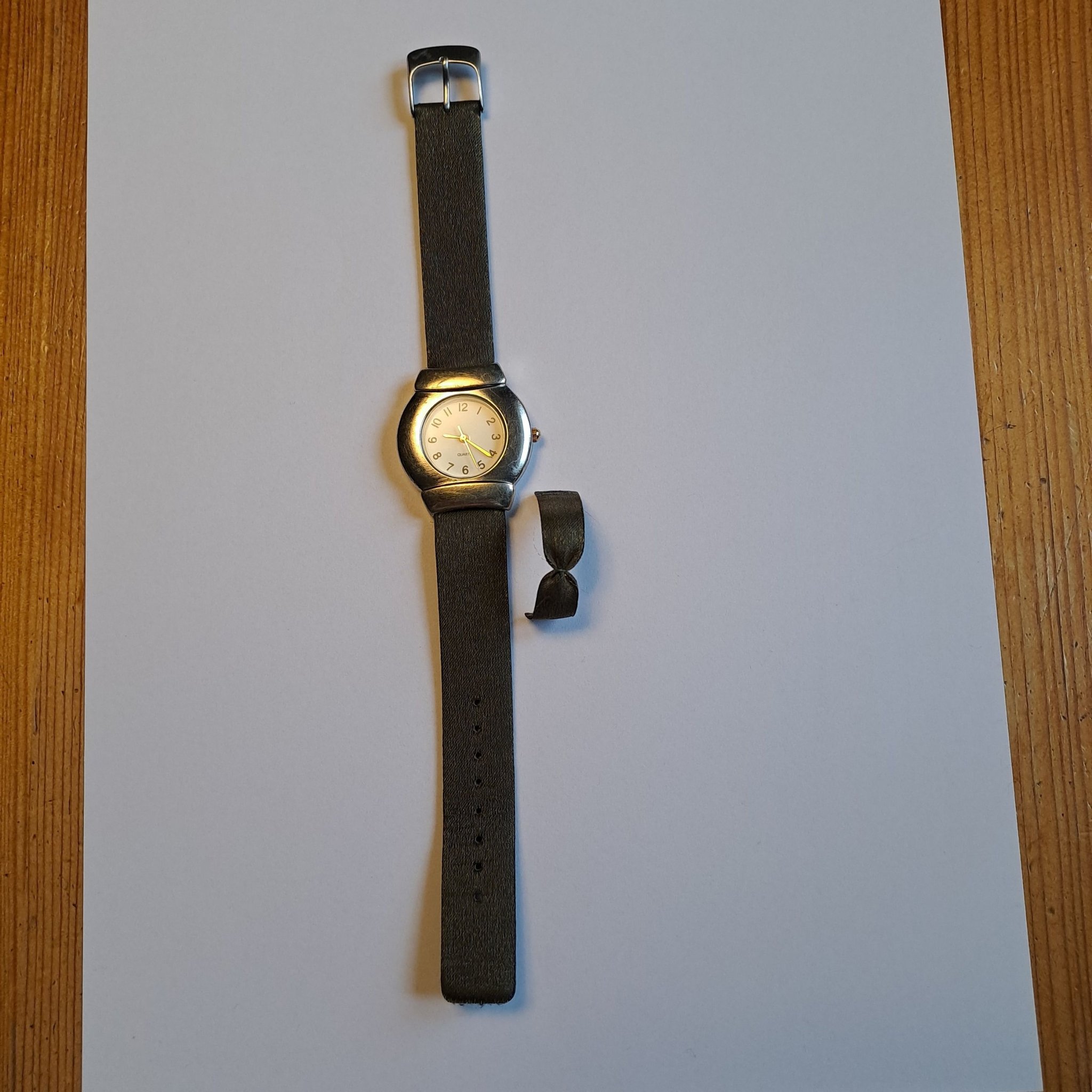 Se produkter som liknar Klocka. Armbandsur. Quartz. U.. på Tradera ...