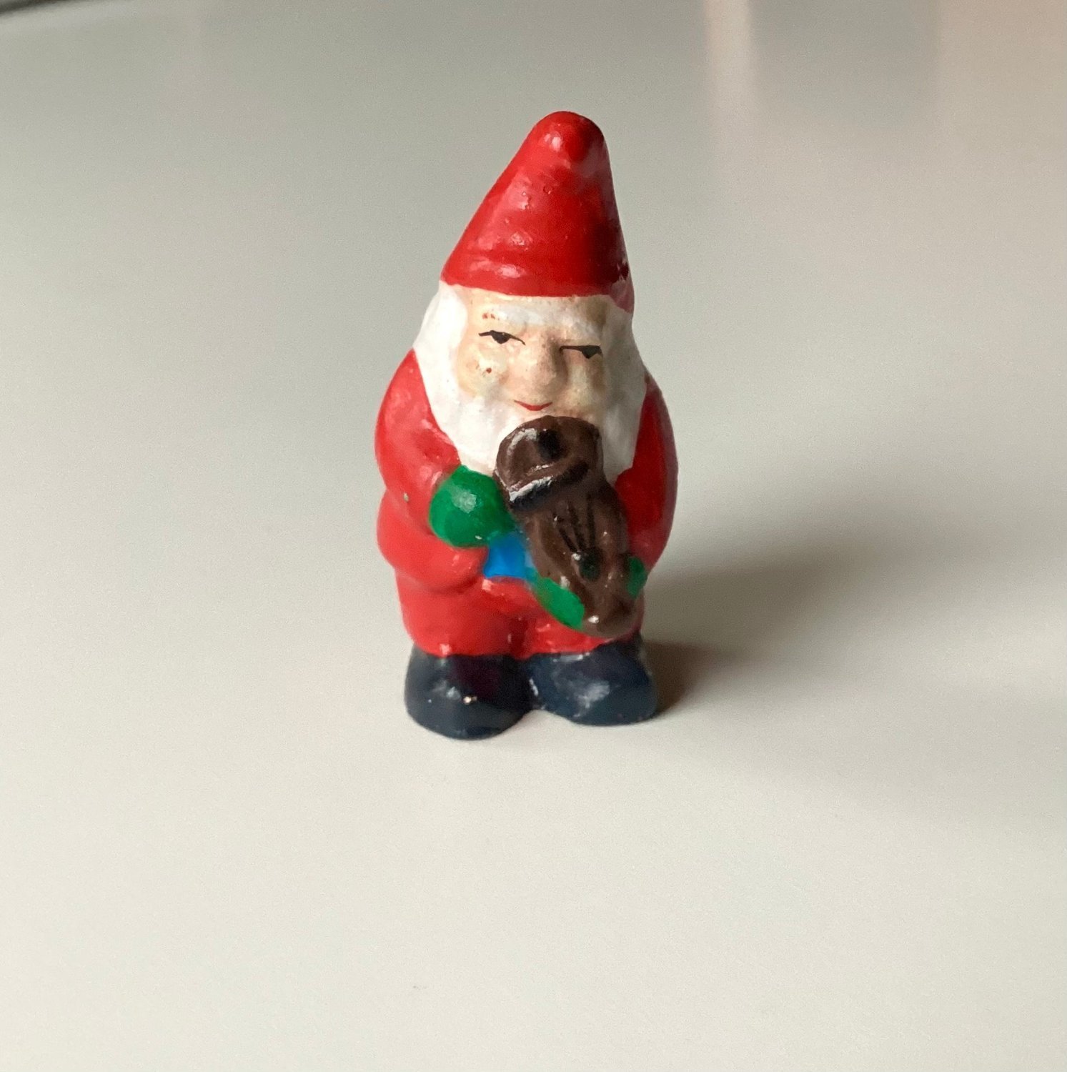 Se produkter som liknar Liten tomte i keramik med fio.. på Tradera ...