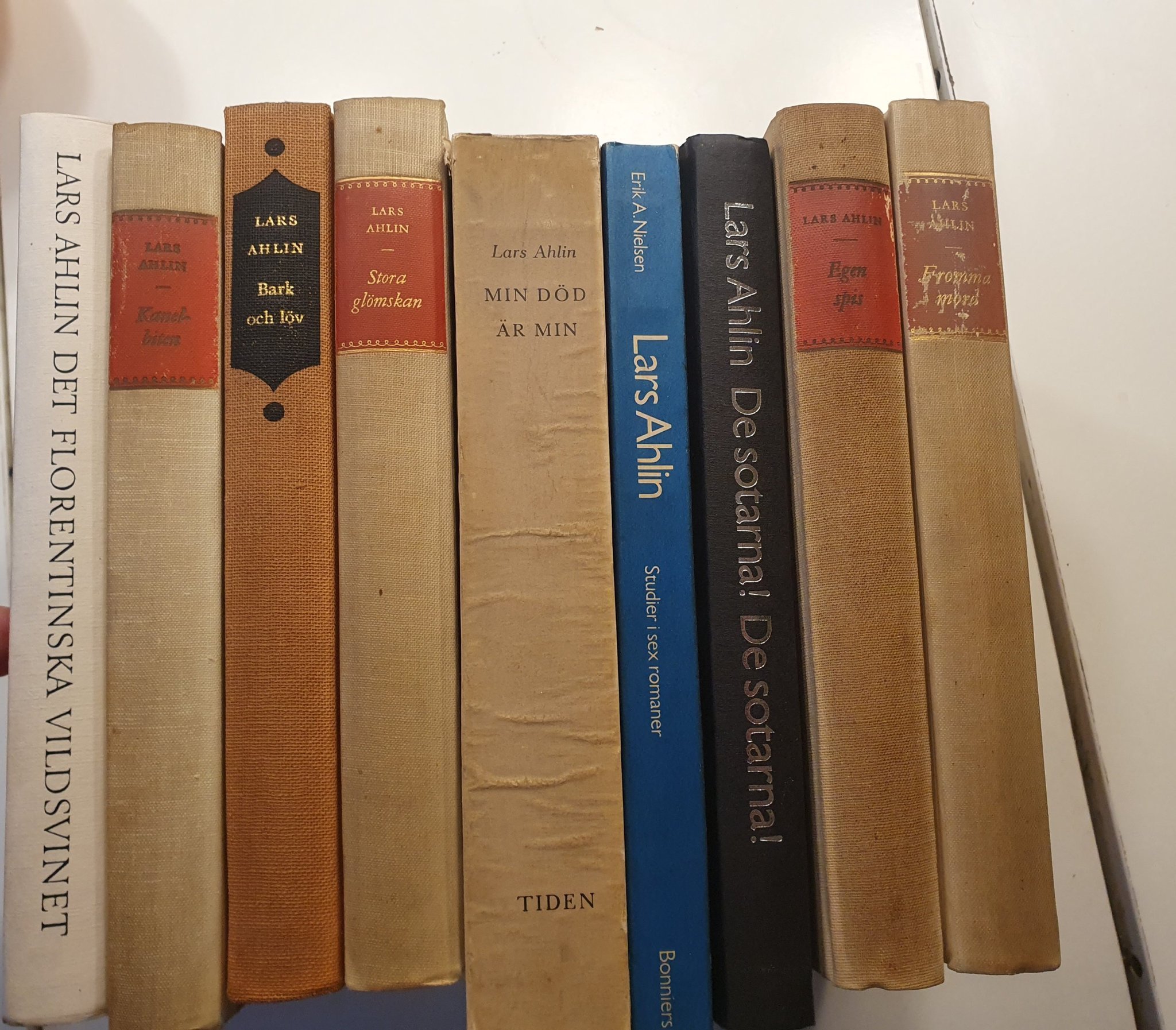 11 böcker av/om Lars Ahlin, 100kr styck | Köp på Tradera (696605039)