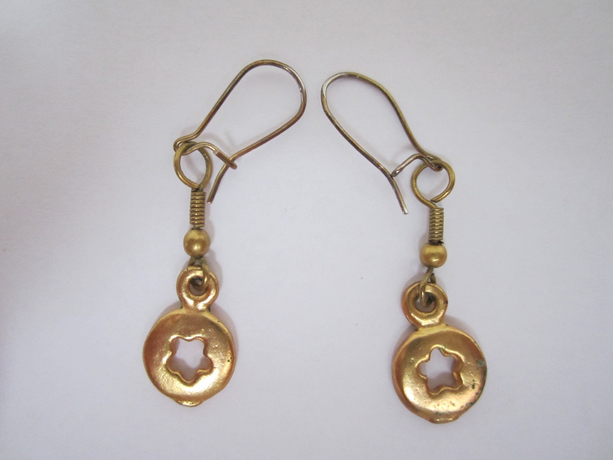 Örhängen guldfärgade | Köp på Tradera (709017022)