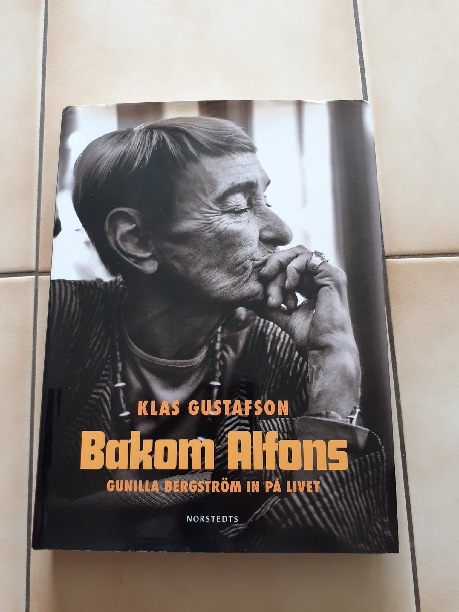Klas Gustafson. Bakom Alfons - Gunilla Bergströ.. | Köp på Tradera ...