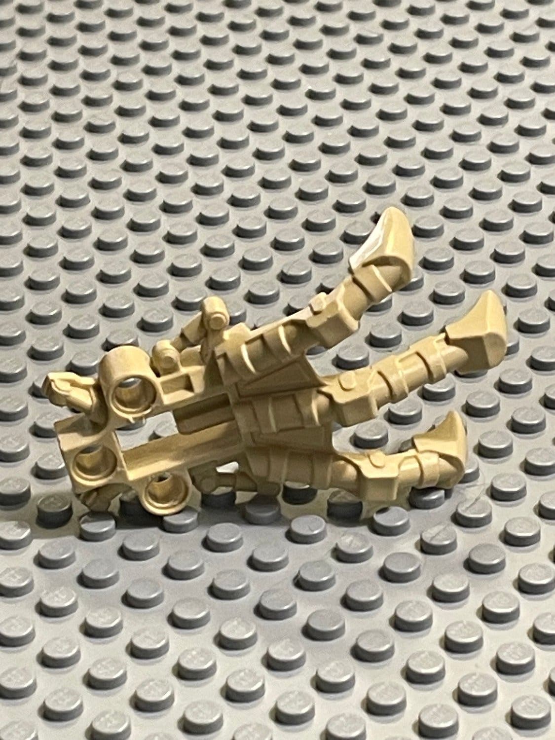 Tan Bionicle Foot Piraka Clawed (53562) 1st | Köp på Tradera (658729576)
