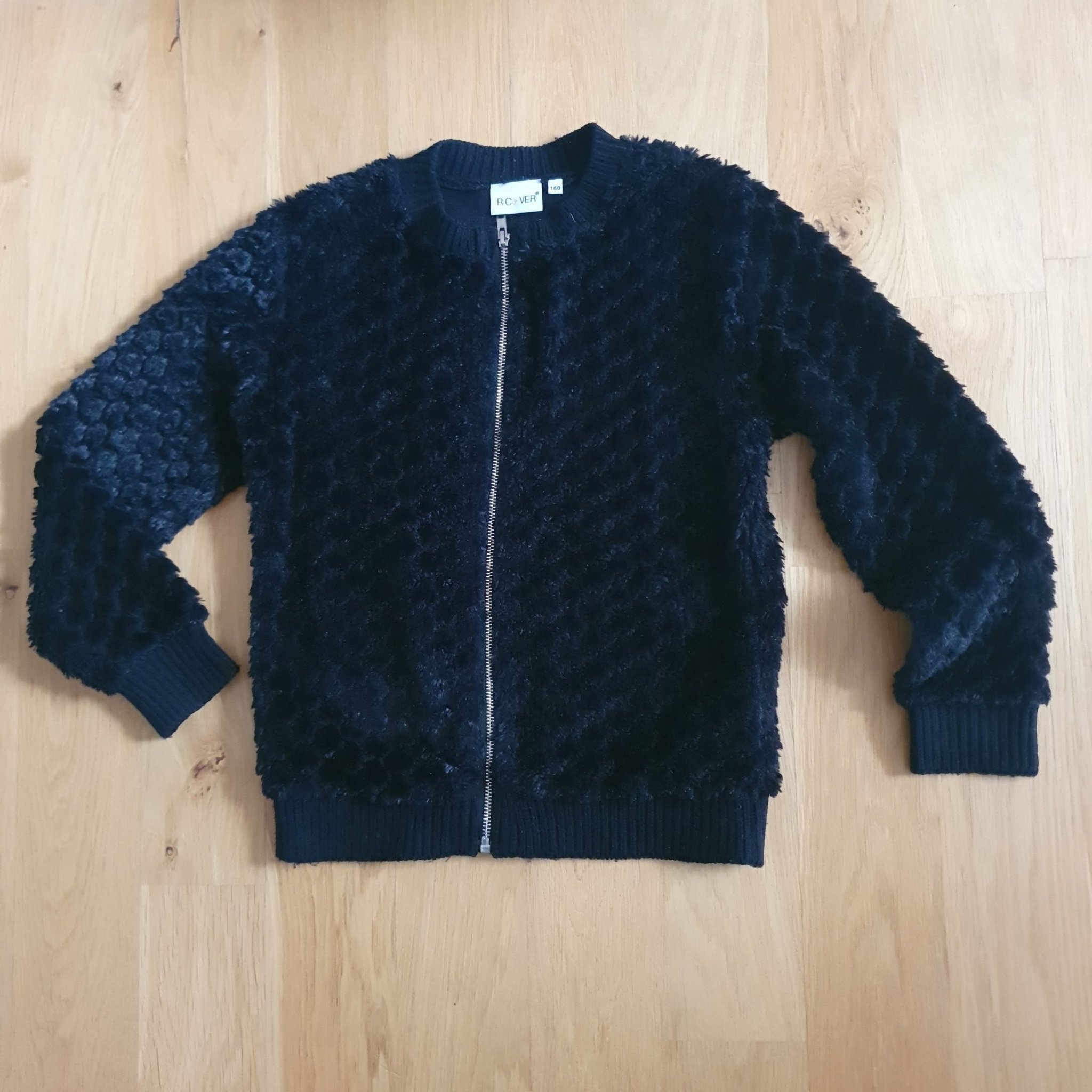 R-cover svart lurvig jacka, storlek 150 | Köp på Tradera (713107851)