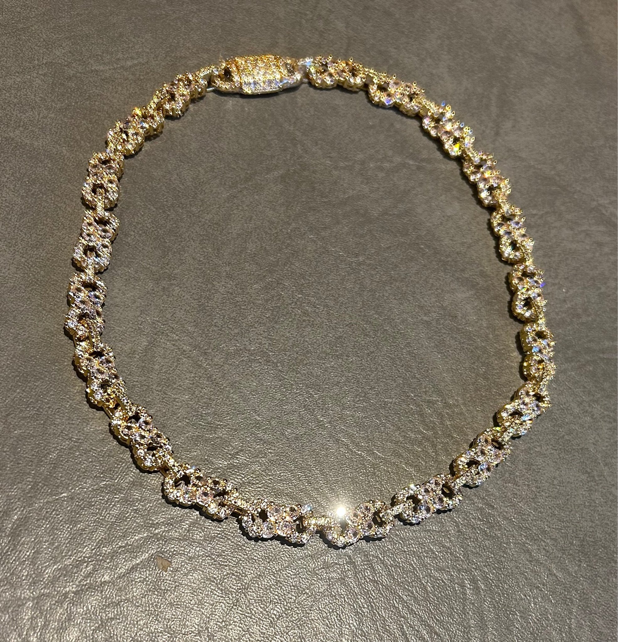 Glitterhalsband guldfärgat med zirconia kristal.. | Köp på Tradera ...