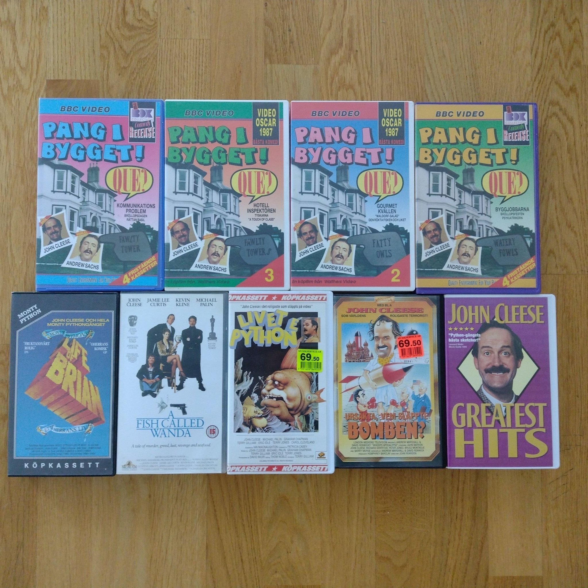VHS-Kassetter: Monty Python, John Cleese, Pang .. | Köp på Tradera ...