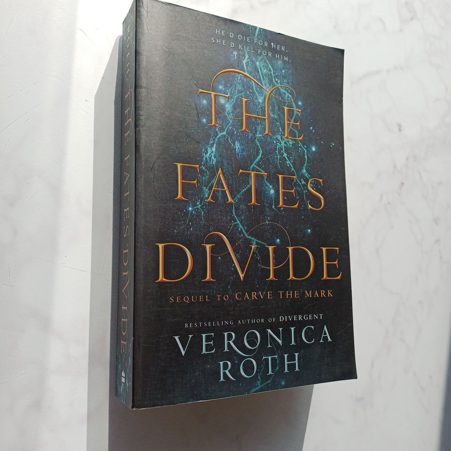 The Fates Divide av Veronica Roth, 2018 | Köp på Tradera (706938905)