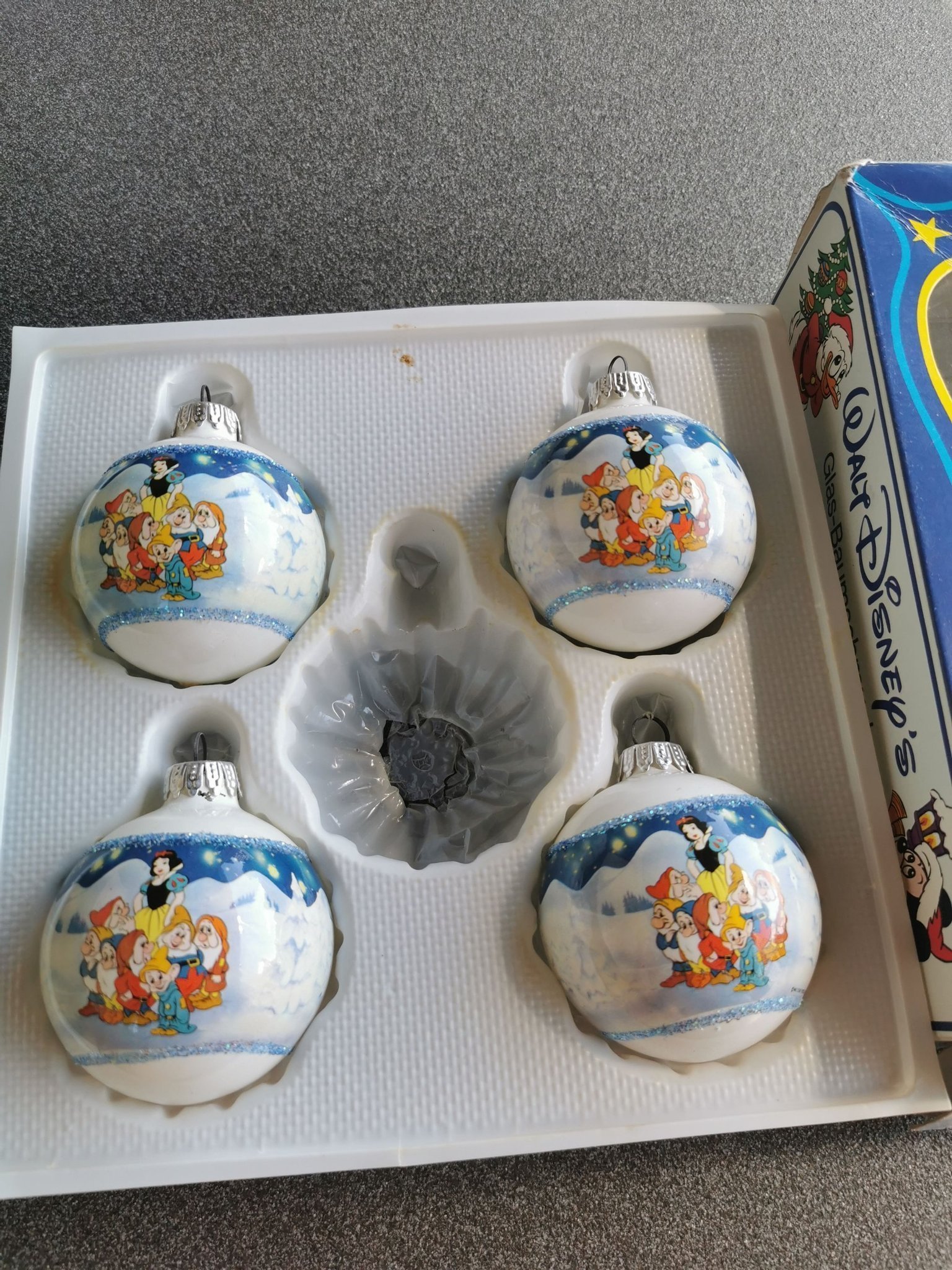 Se produkter som liknar JULGRANSKULOR, 4 st. Glas, Wa.. på Tradera (689928873)