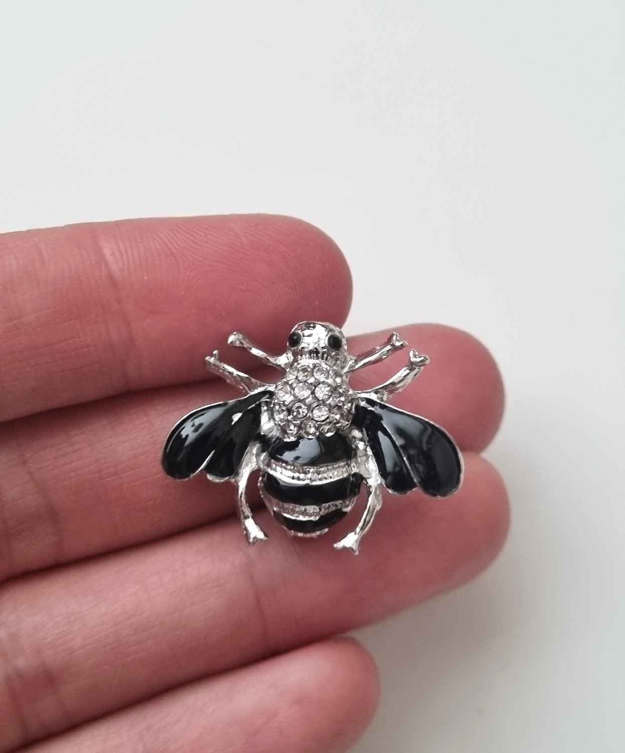 Brosch Bi, insekt med strasspärlor | Köp från Fyndgren på Tradera ...