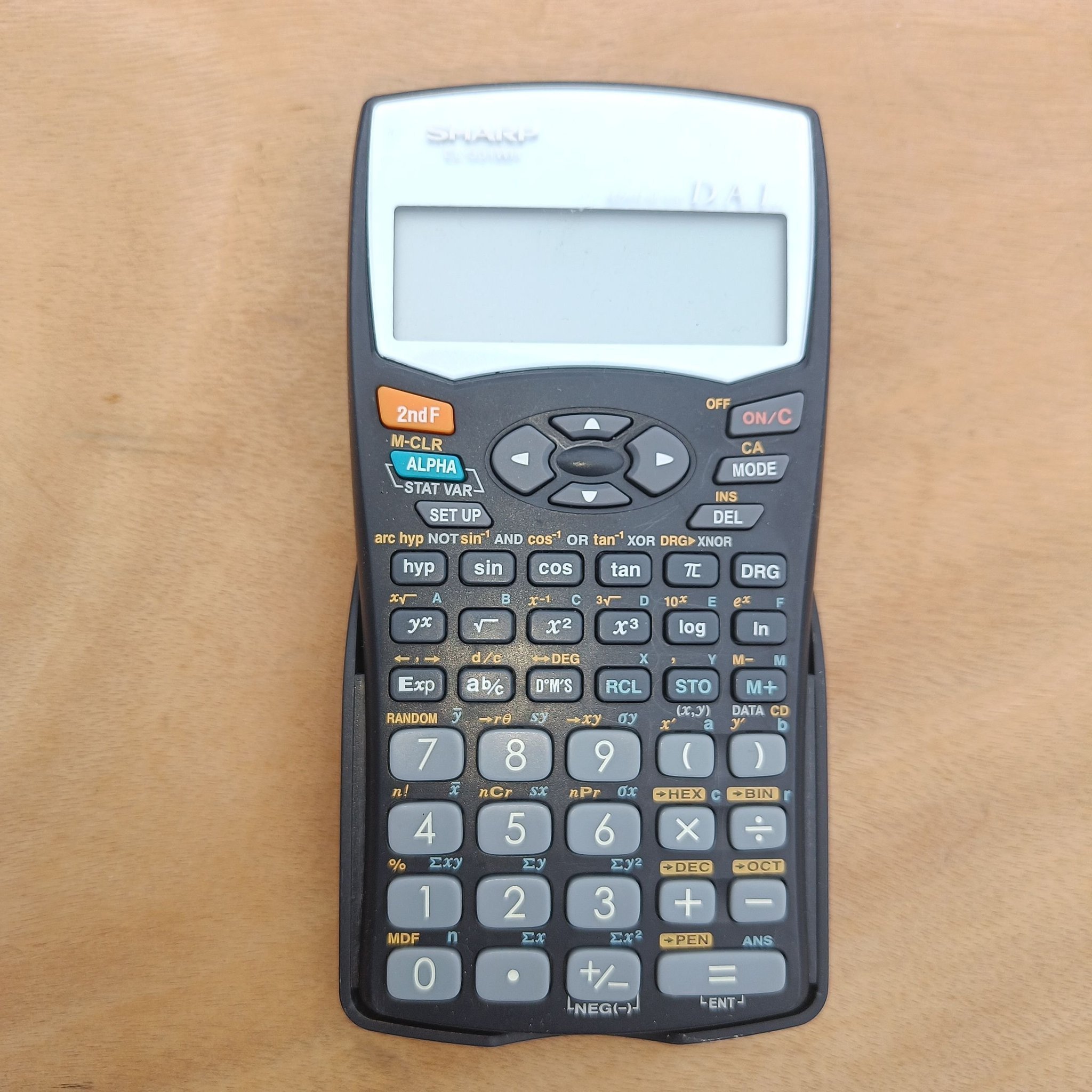 Se produkter som liknar SHARP EL-531WH Avancerad Mini.. på Tradera ...