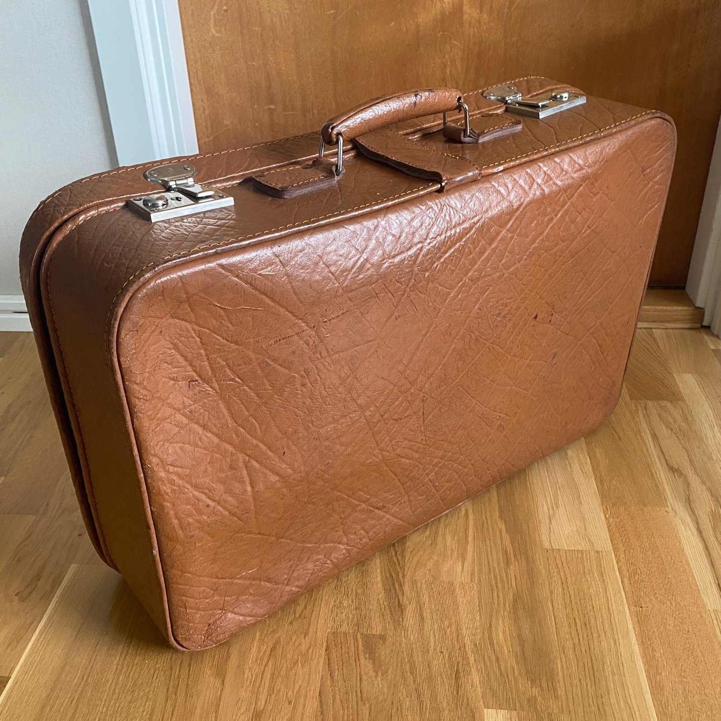 Retro gammal resväska 50-tal imitation skinn in.. | Köp på Tradera ...