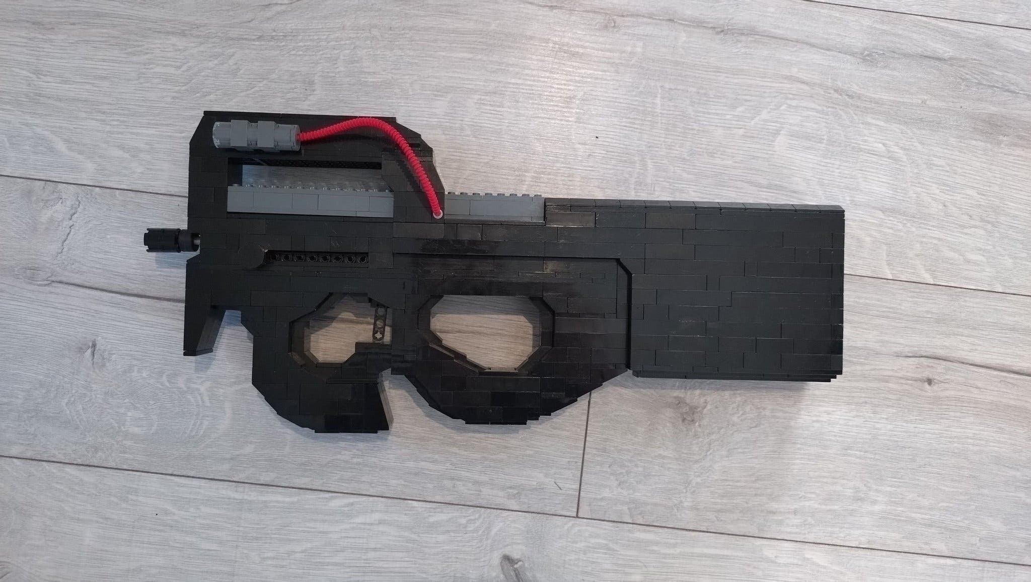 Se produkter som liknar Lego P90 Vapen skala 1:1 verk.. på Tradera ...