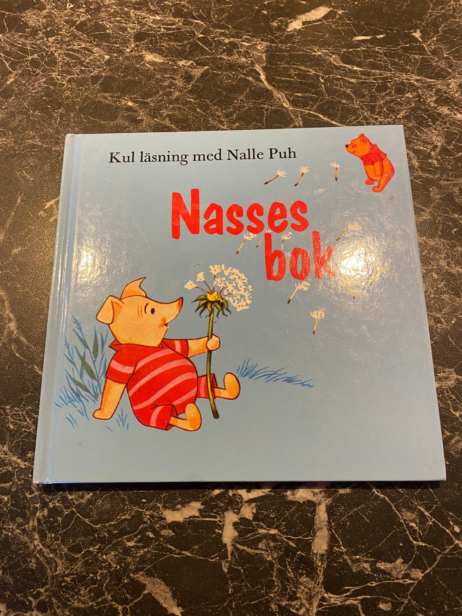 Se produkter som liknar Kul att läsa med Nalle Puh, N.. på Tradera ...