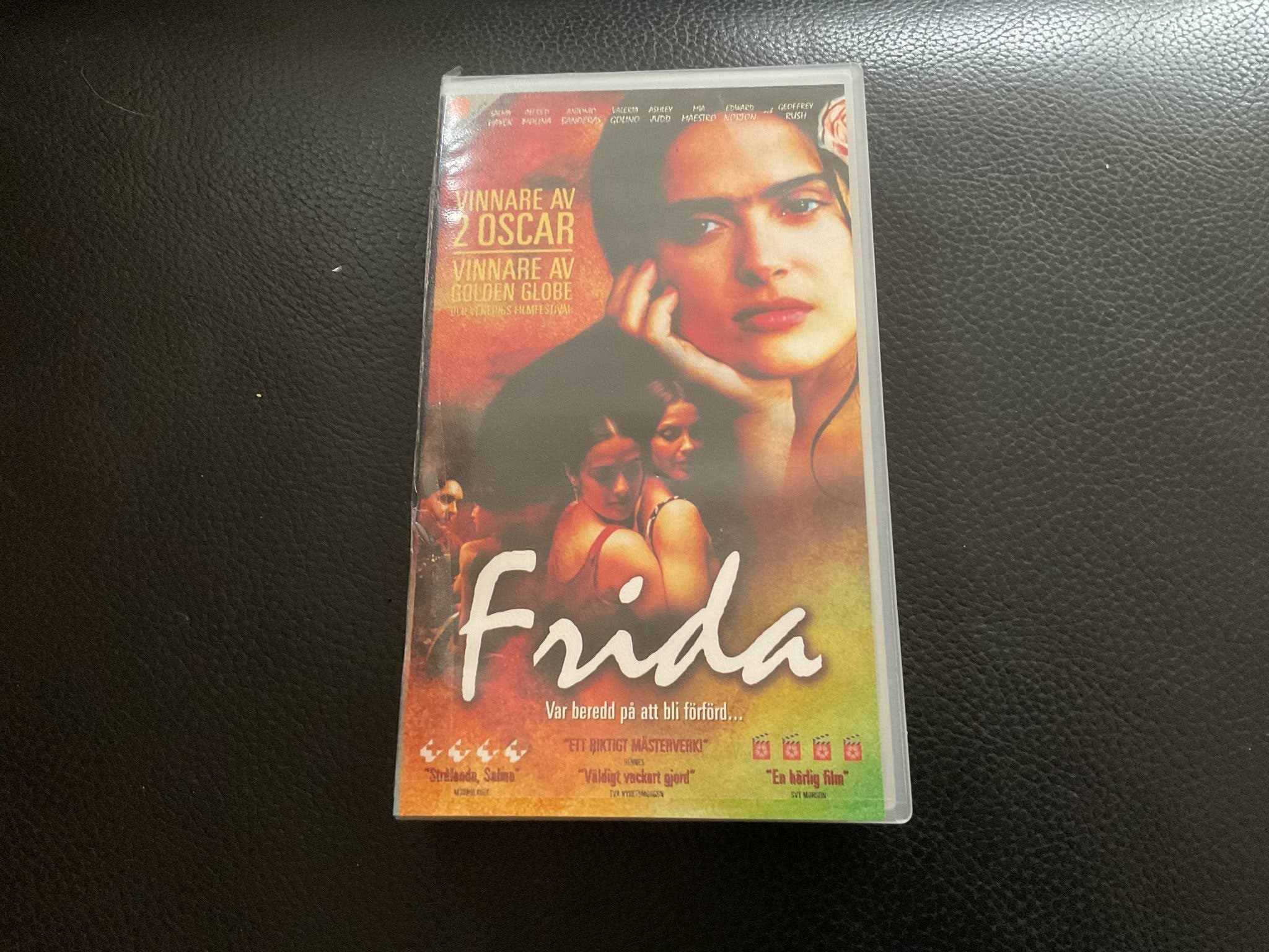 VHS utgåva av dramafilmen Frida med Salma Hayek.. | Köp på Tradera ...