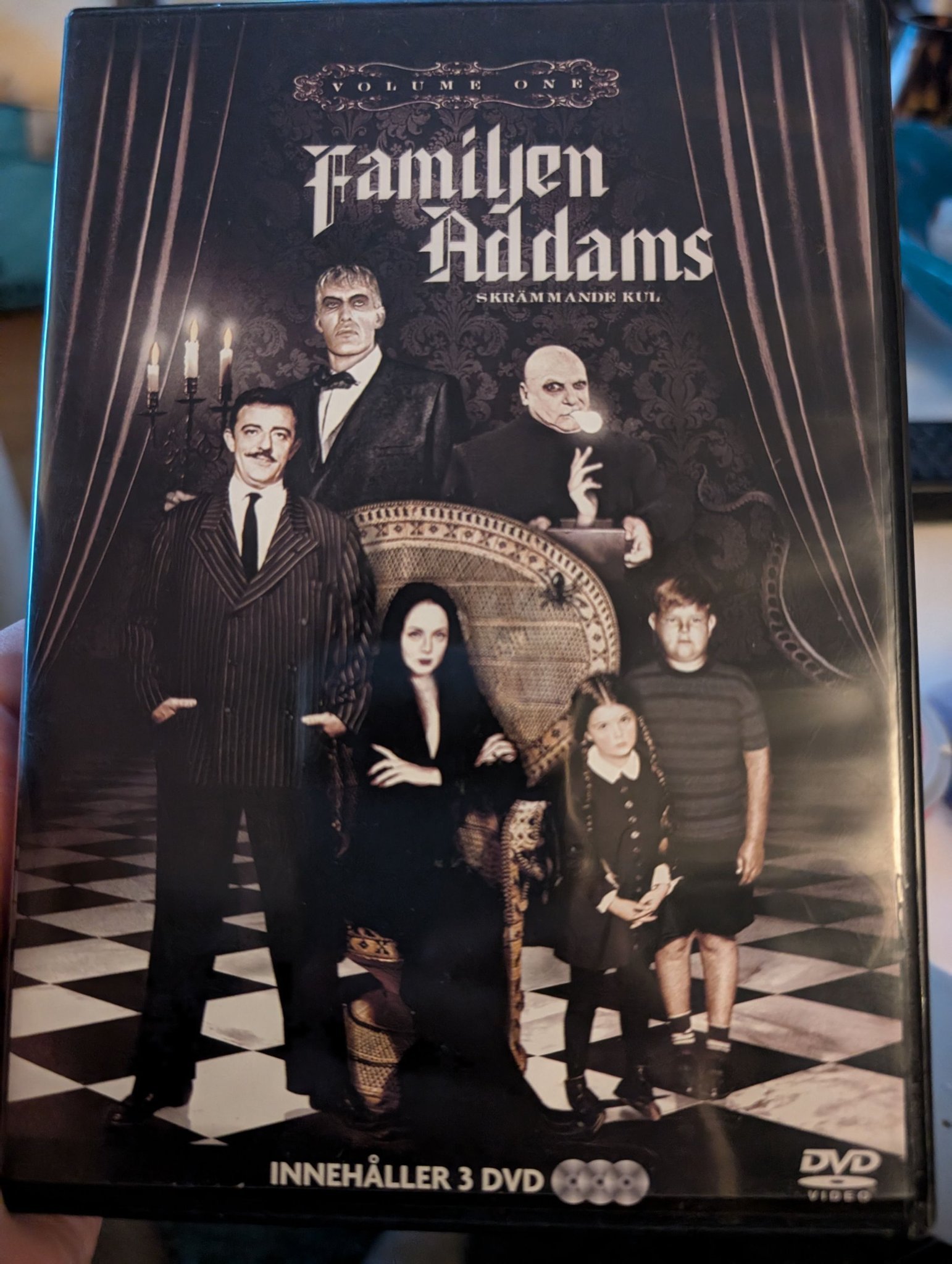 Familjen Addams - Skrämmande Kul - Volume One -.. | Köp på Tradera ...