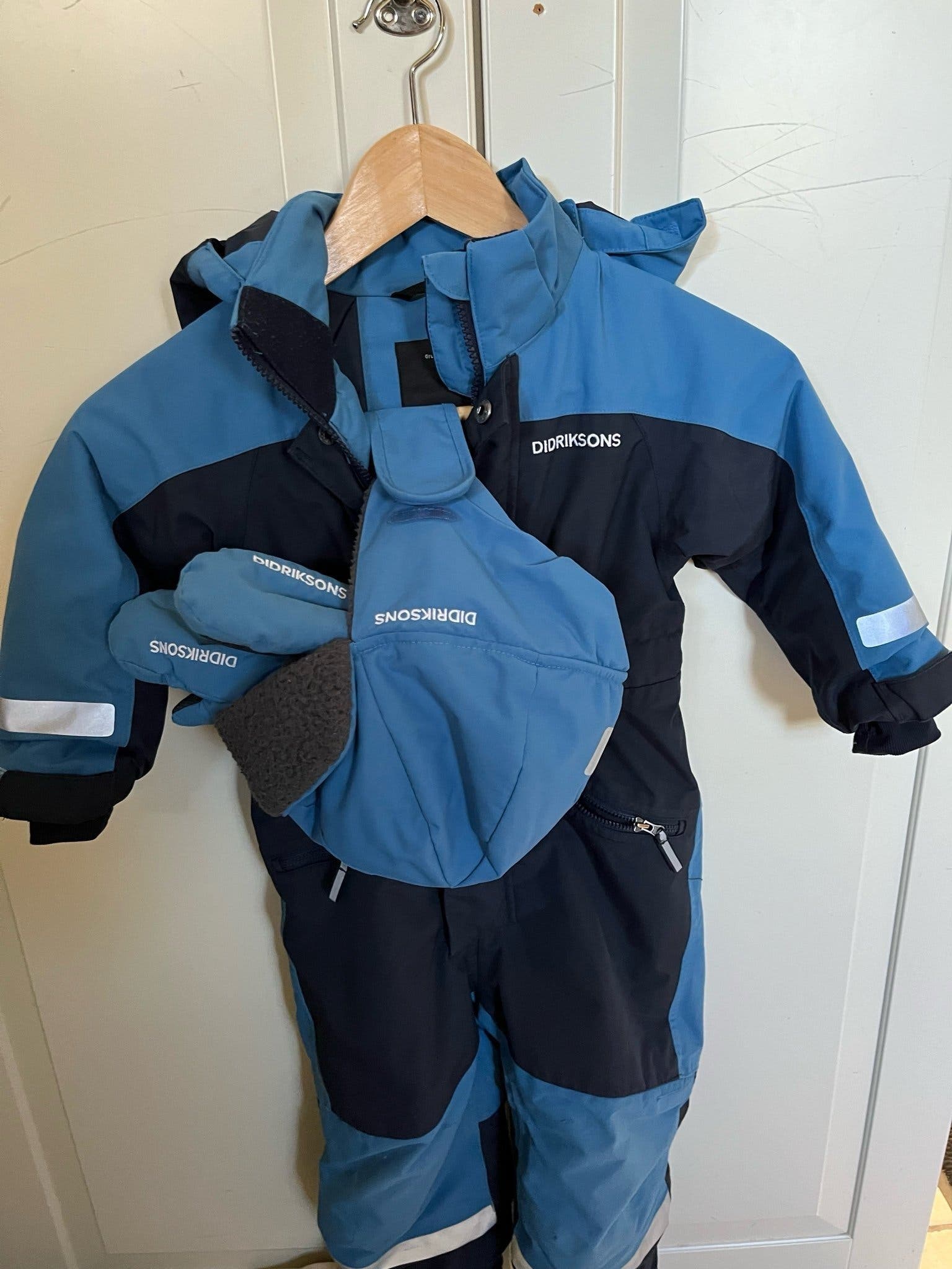 Se produkter som liknar Didriksons blå overall, storl.. på Tradera ...