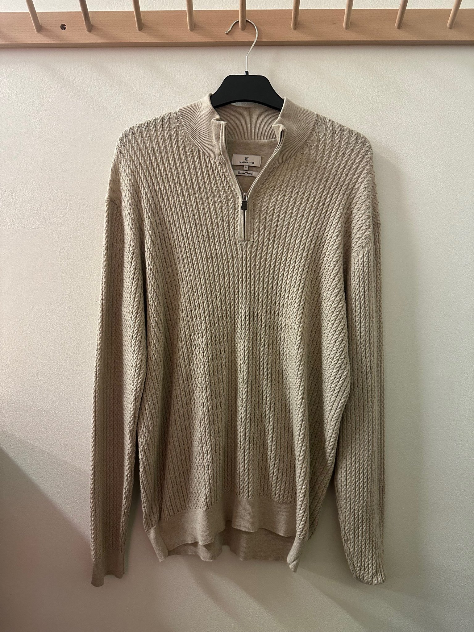 Hansen&Jacob beige tröja, storlek L | Köp från Newish på Tradera ...