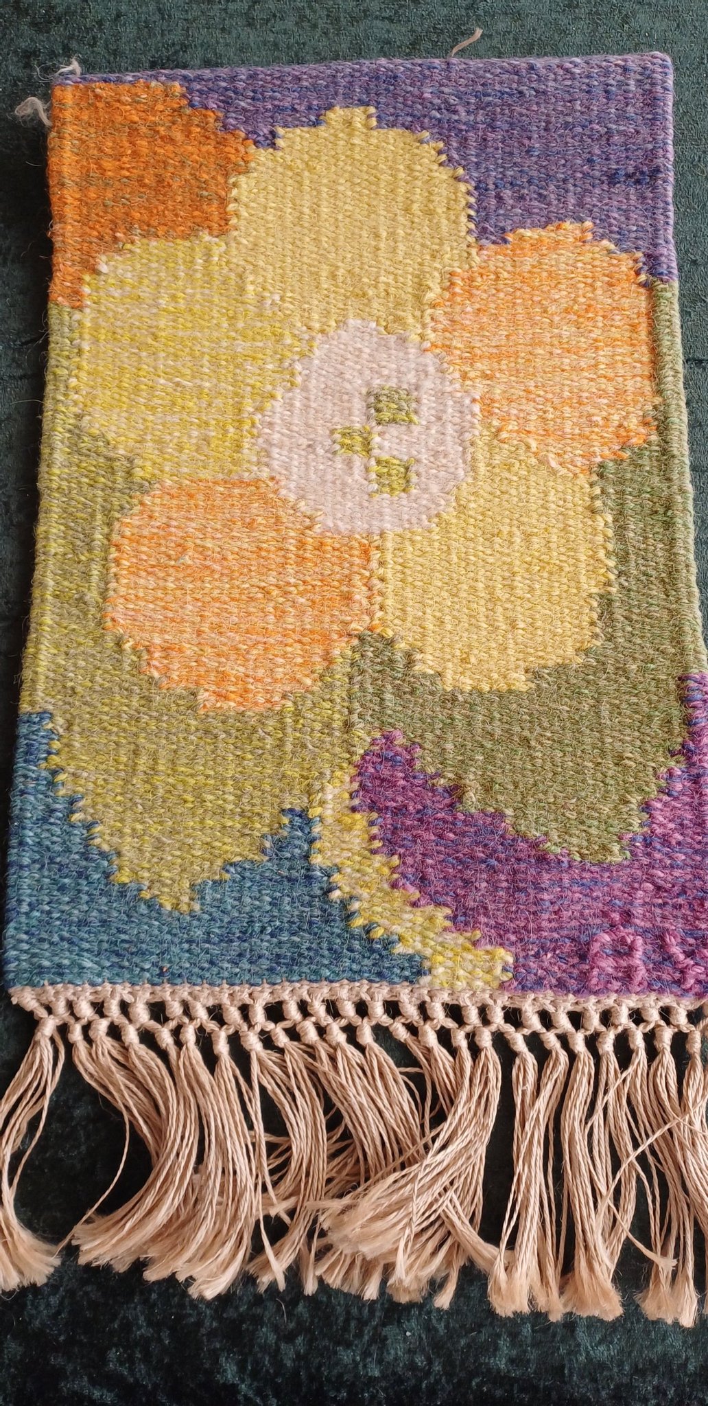 Se produkter som liknar Väggbonad Röllakan på Tradera (630823823)