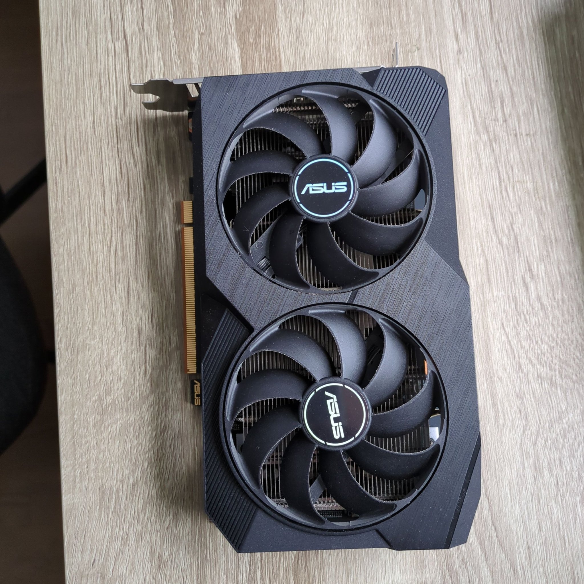 Se produkter som liknar ASUS AMD Radeon RX 7600 DUAL .. på Tradera ...