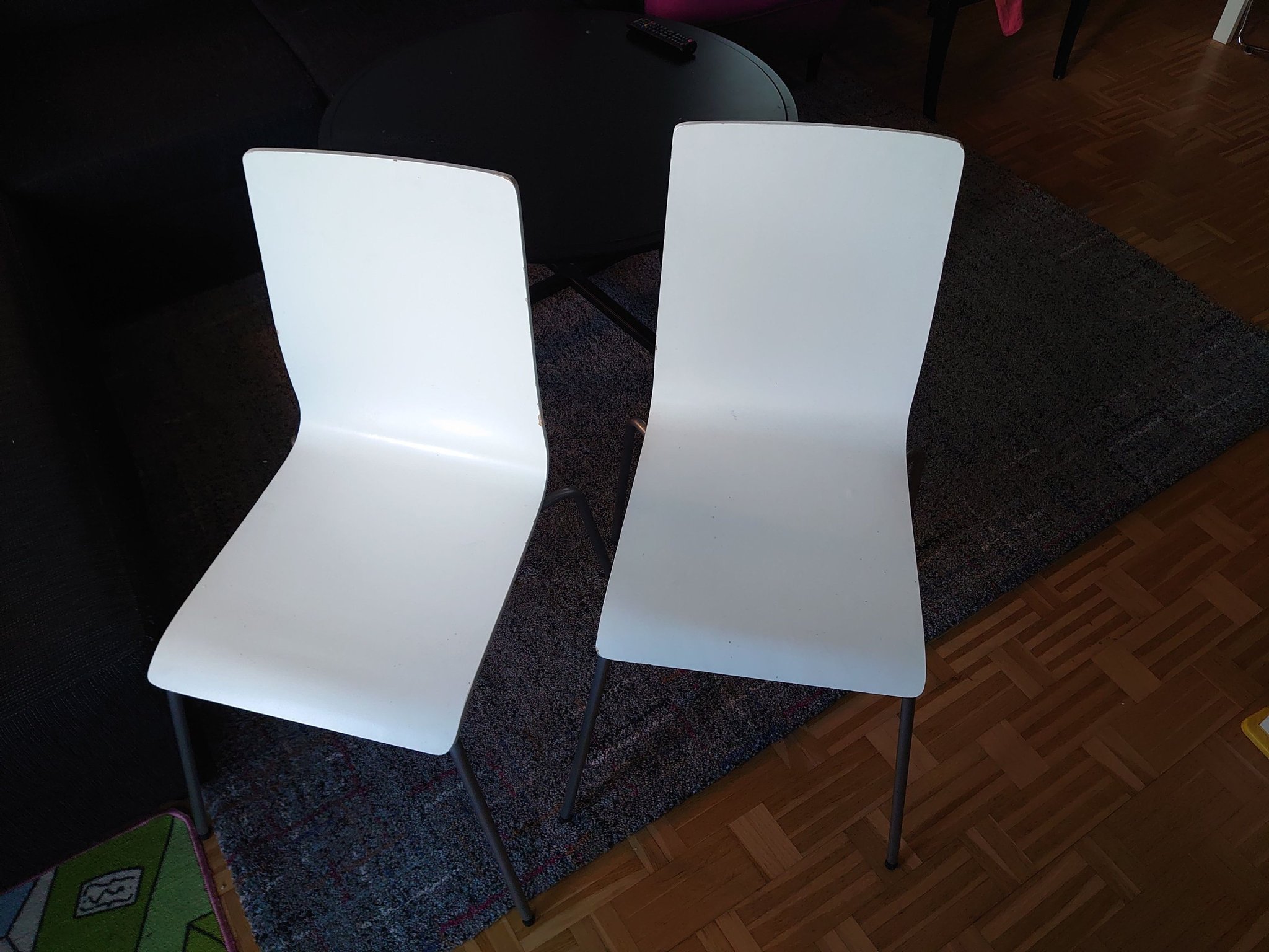 Se produkter som liknar Vita Stolar IKEA MARTIN på Tradera (691169672)